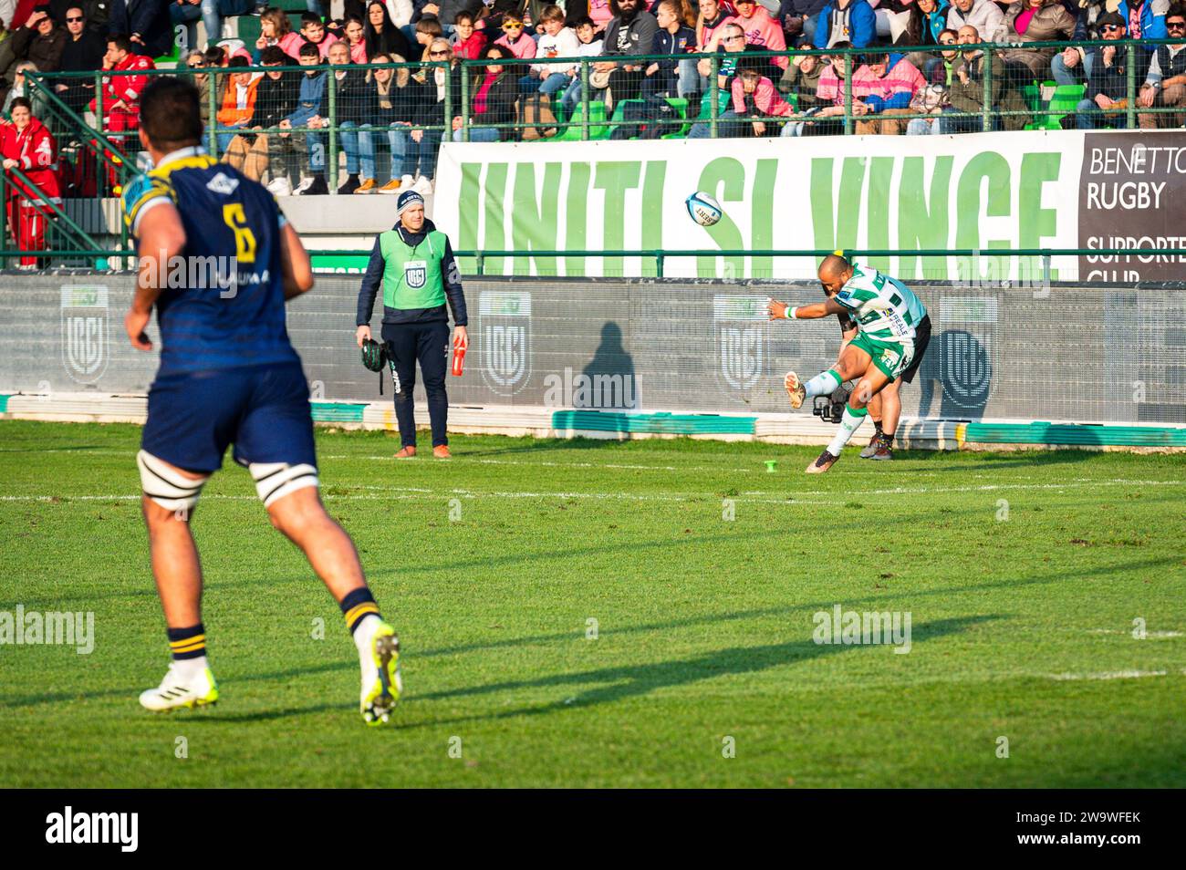 Treviso, Treviso, Italy. 30th Dec, 2023. Rhyno Smith of Benetton ...