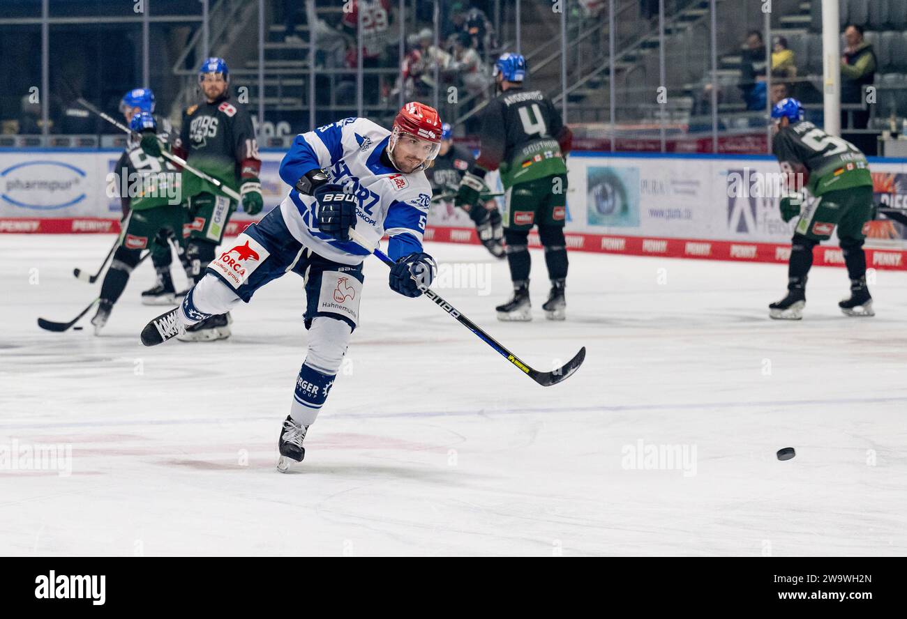 Augsburg, Deutschland. 30th Dec, 2023. Alex Trivellato (Schwenninger ...
