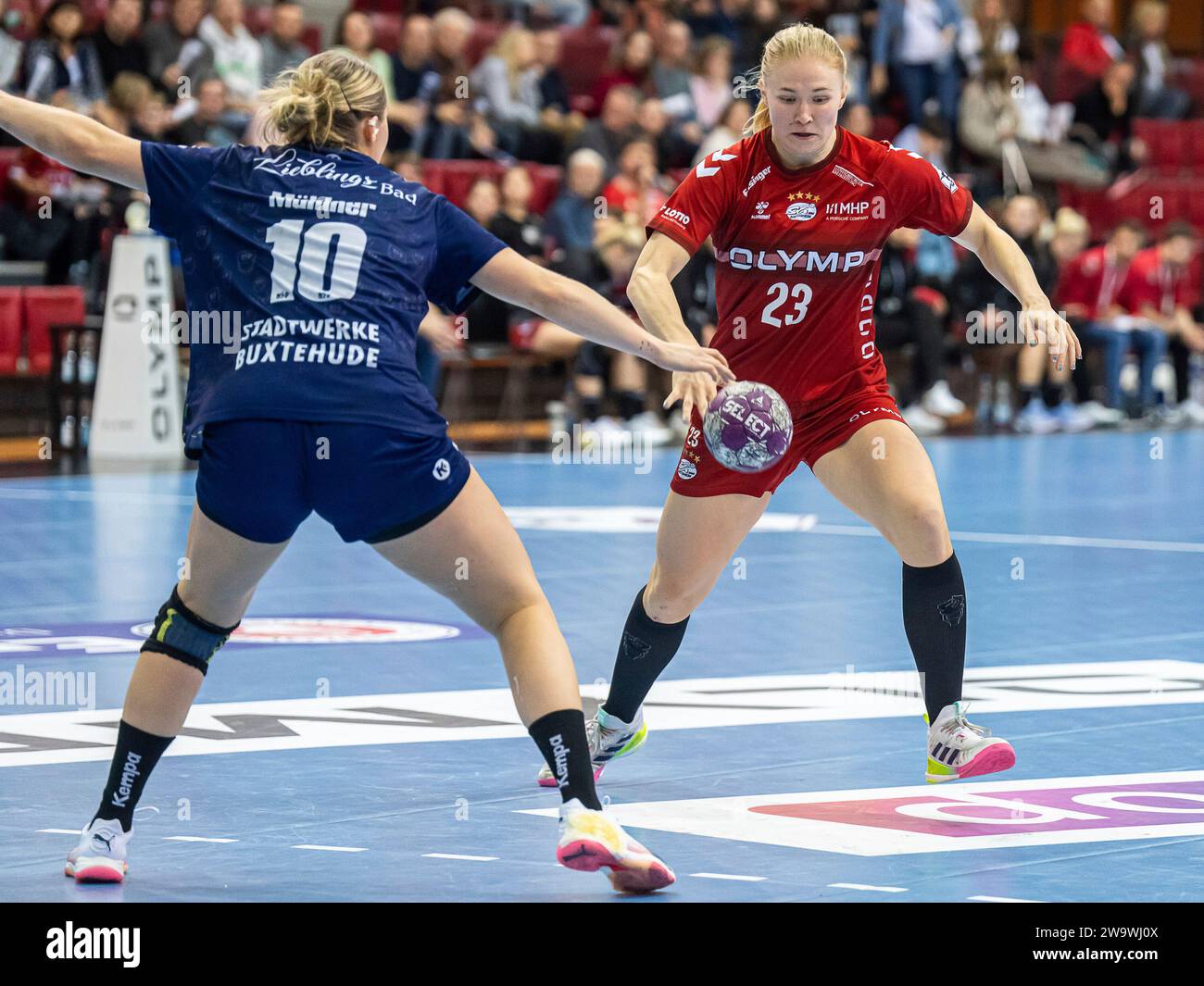 Handball frauen hi-res stock photography and images - Alamy