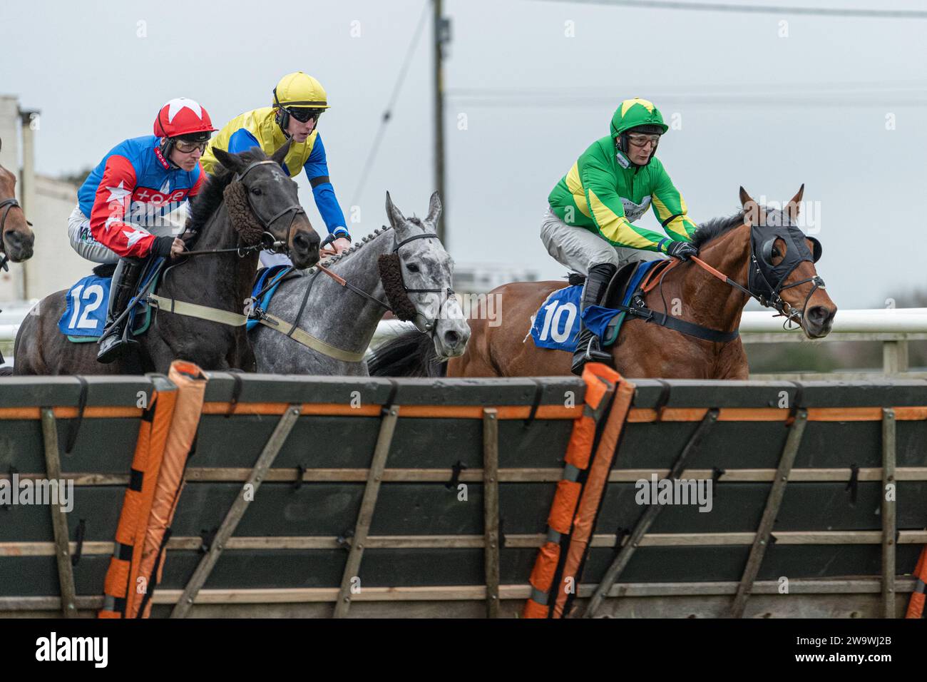 Chloes court races to the finish hi-res stock photography and images ...