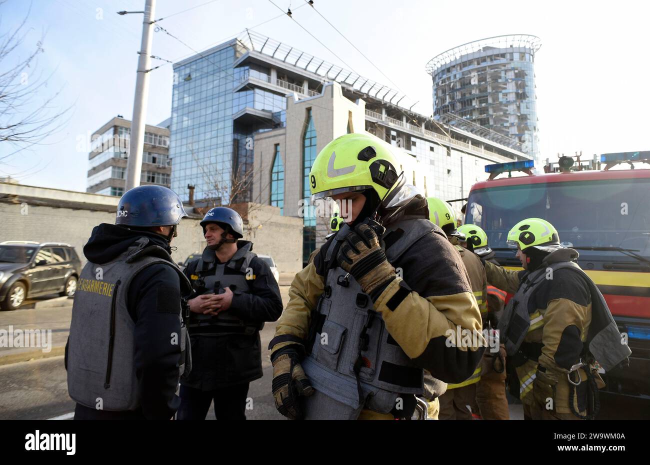 Non Exclusive: KYIV, UKRAINE - DECEMBER 29, 2023 - Rescuers are seen ...