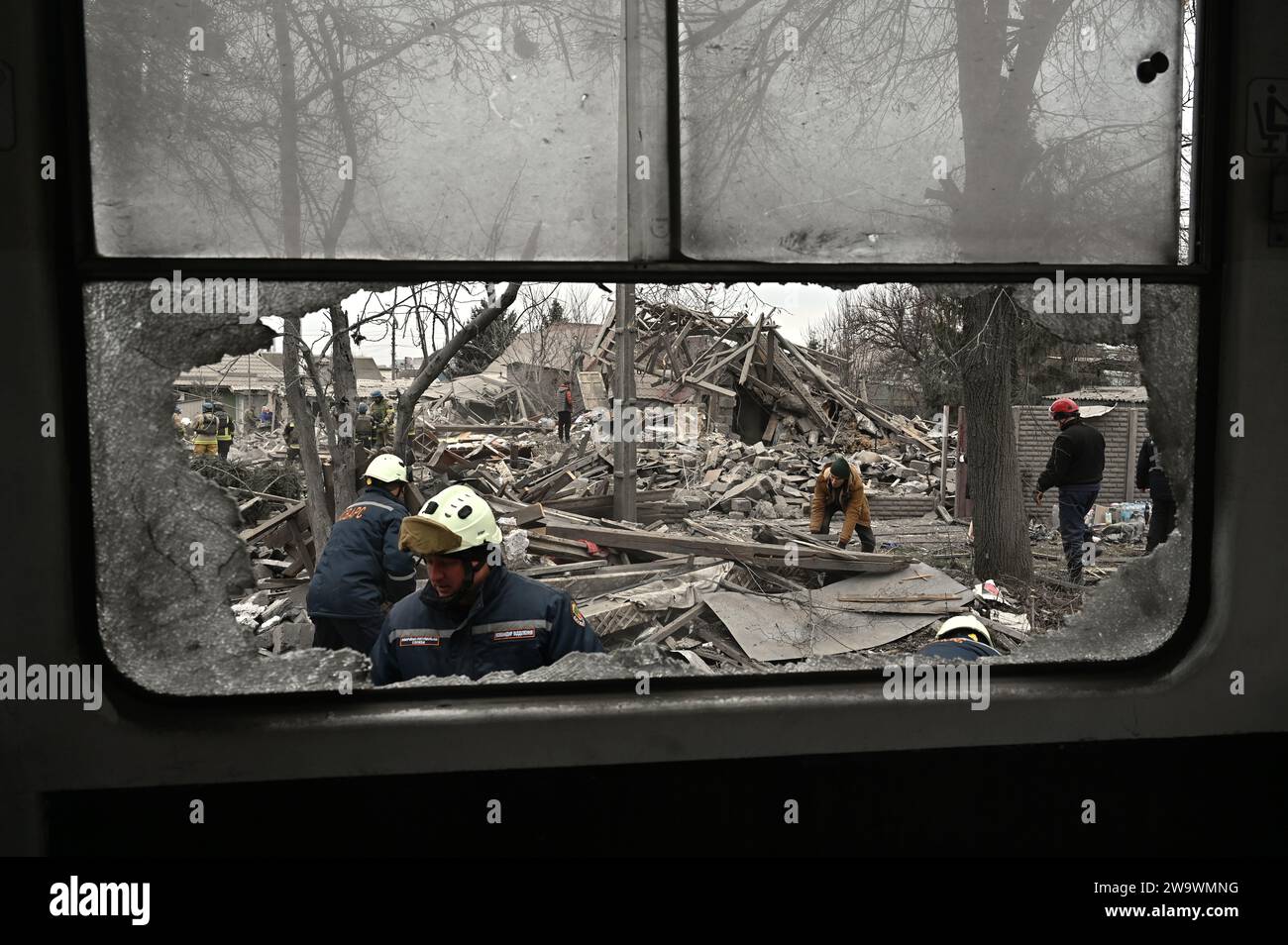 Non Exclusive: ZAPORIZHZHIA, UKRAINE - DECEMBER 29, 2023 - A broken ...