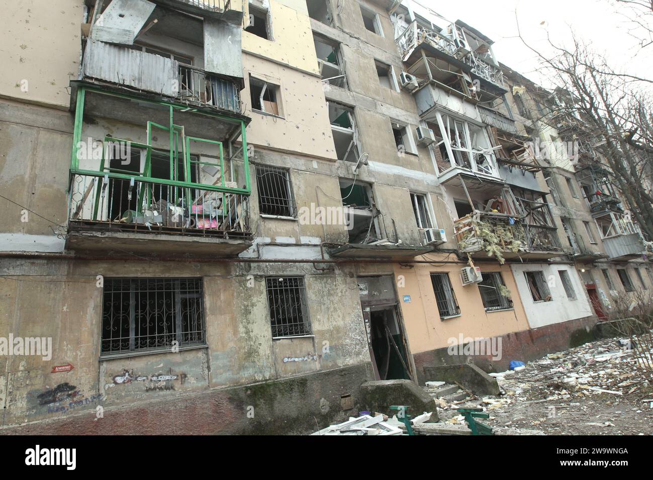 Non Exclusive: DNIPRO, UKRAINE - DECEMBER 29, 2023 - A residential ...