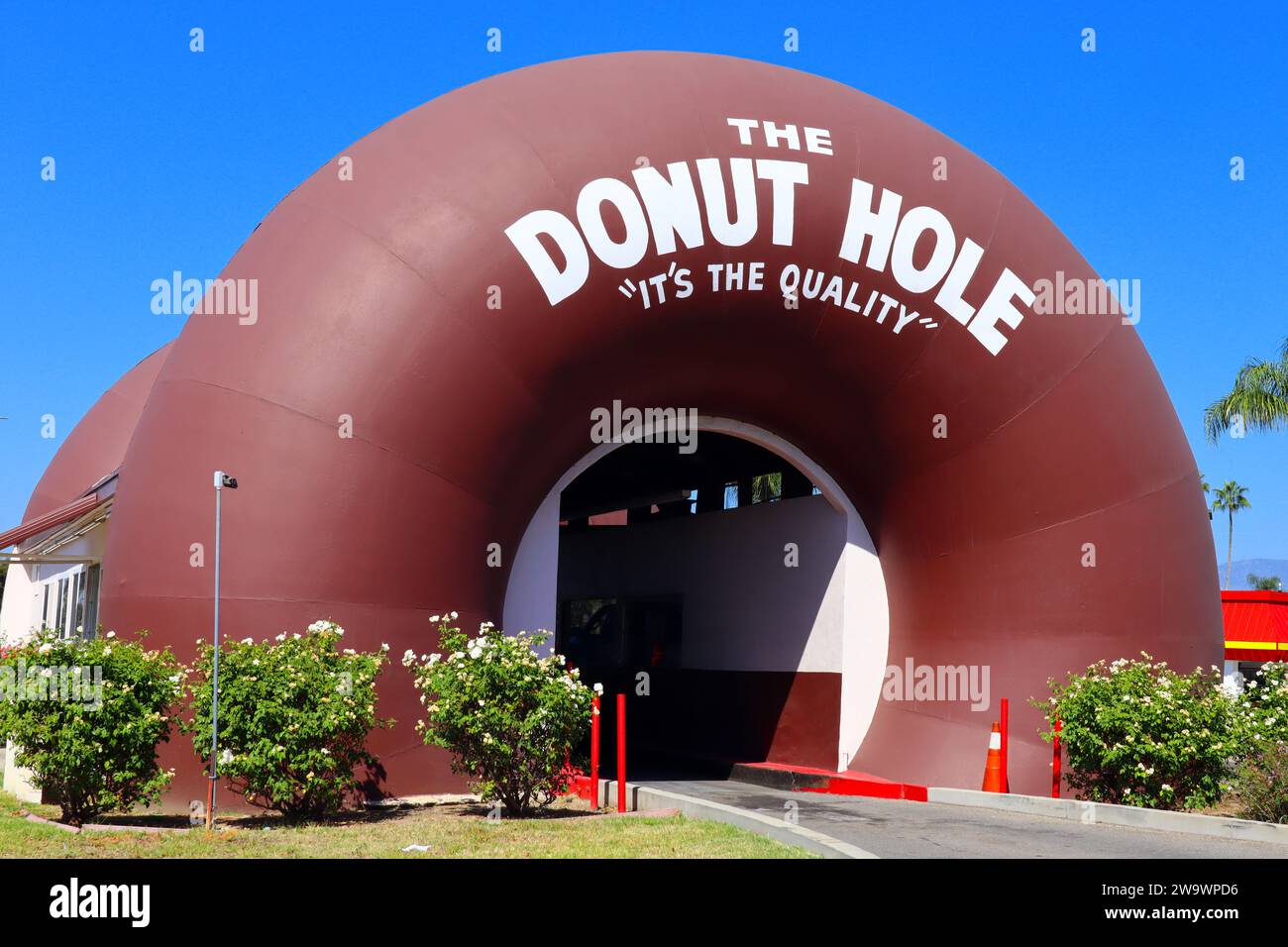 Giant donut sign hi-res stock photography and images - Alamy
