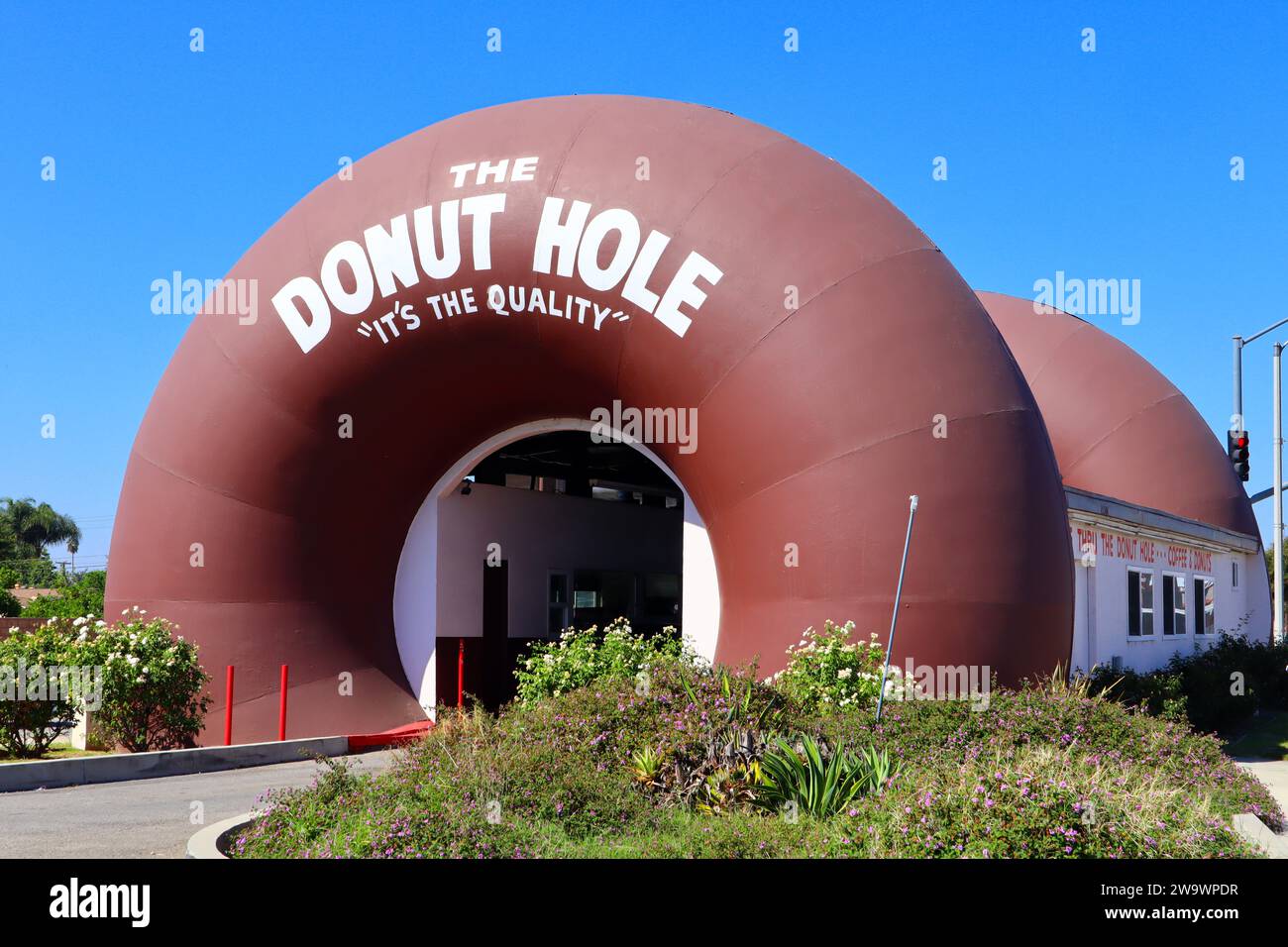 Giant donut sign hi-res stock photography and images - Alamy