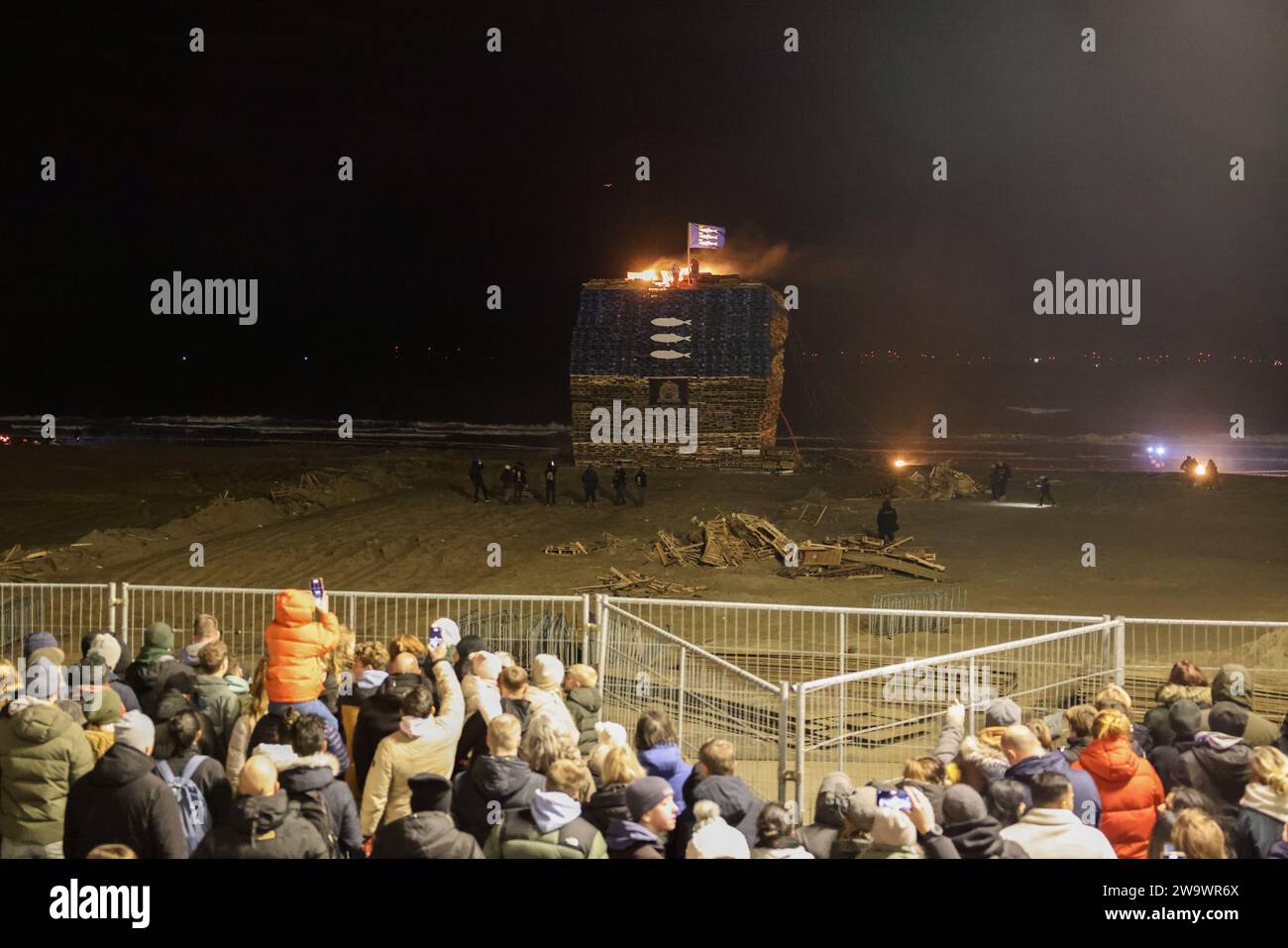 SCHEVENINGEN - The new year is traditionally heralded on the beach of ...