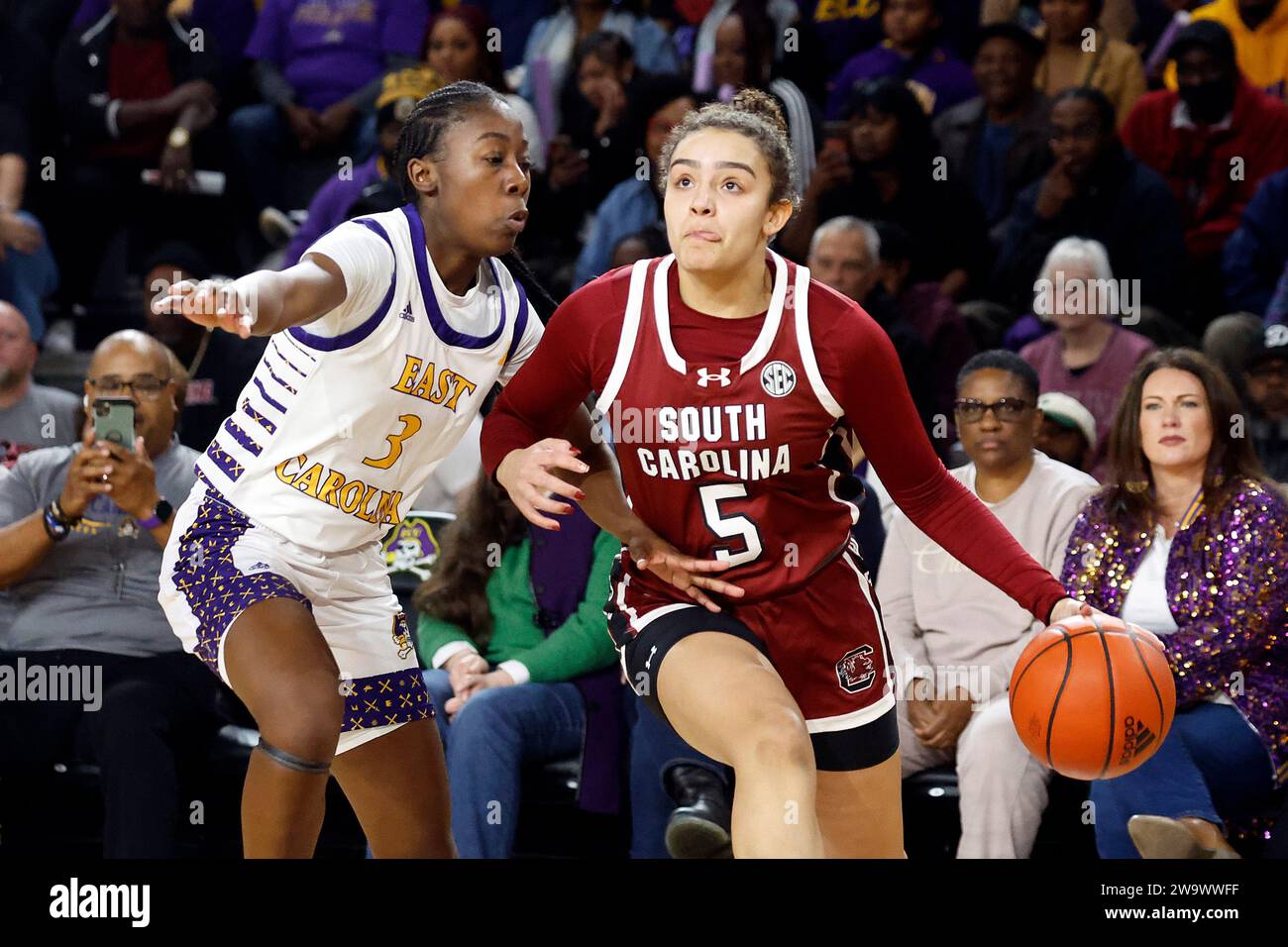 South Carolina's Tessa Johnson (5) drives the ball around East Carolina ...