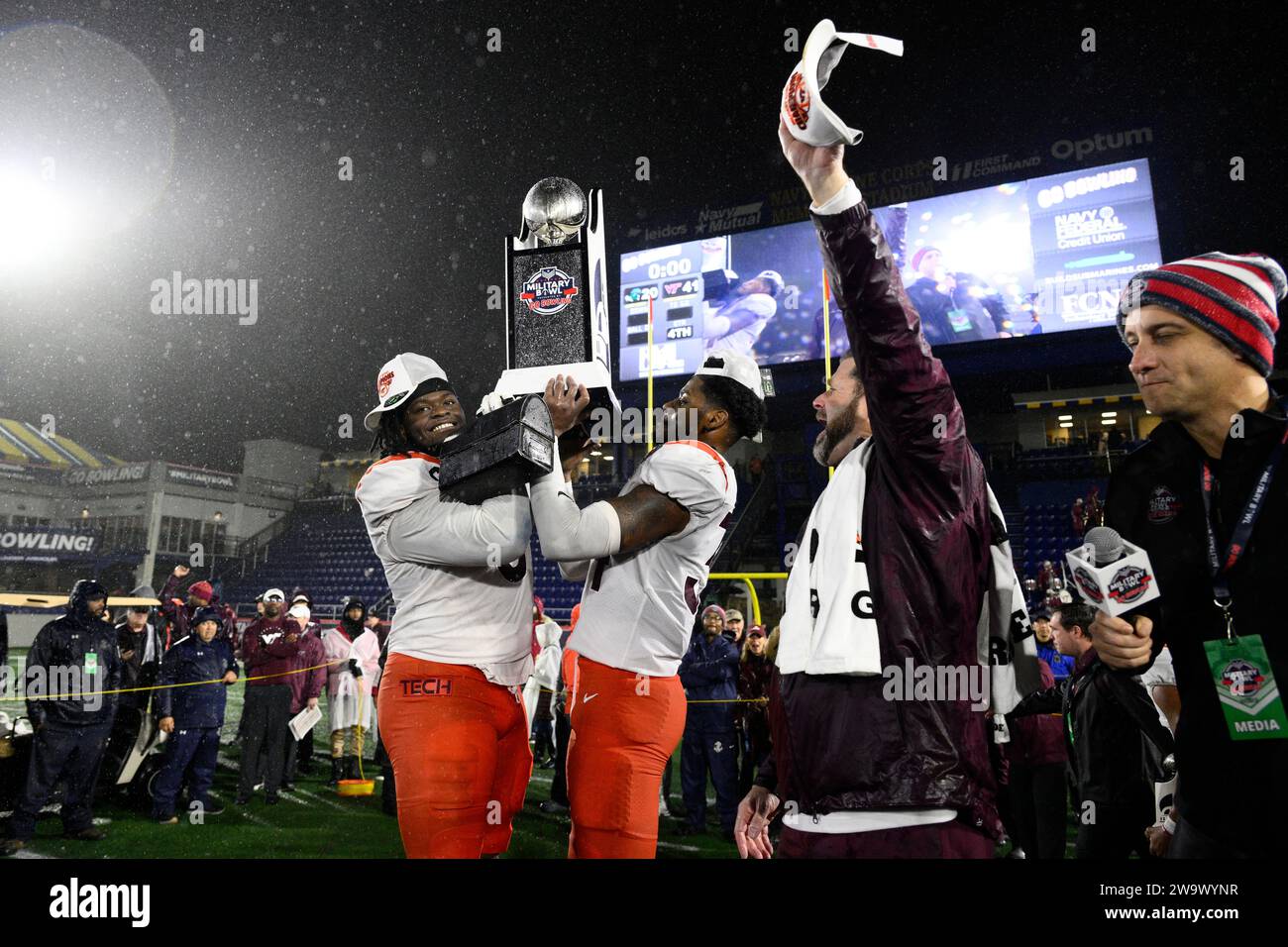 Virginia Tech linebacker Alan Tisdale, center, and Virginia Tech ...
