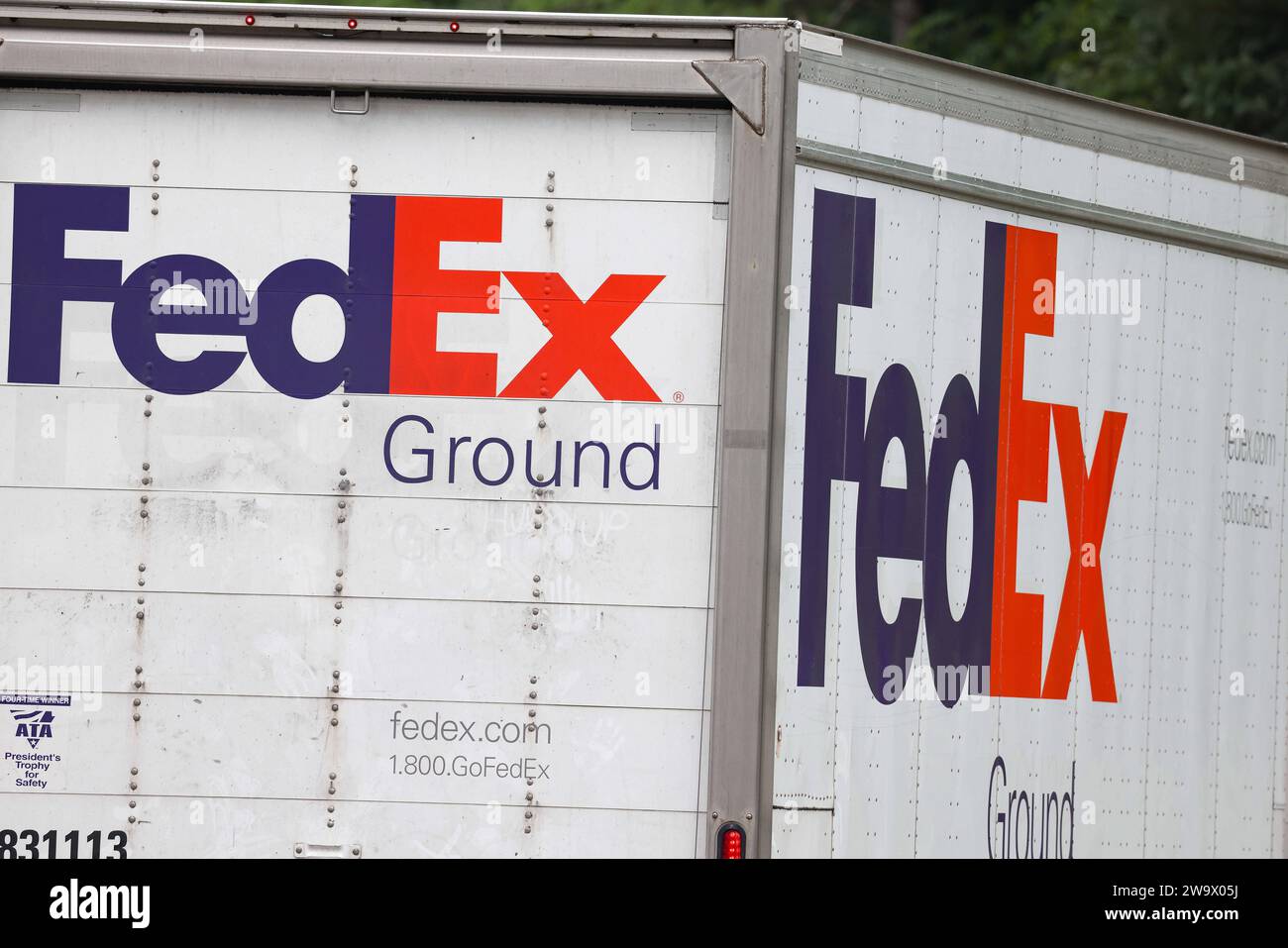 Washington D.C., Amerika, 01. August 2023: Im Bild: Fahrzeug von Fed.EX ...