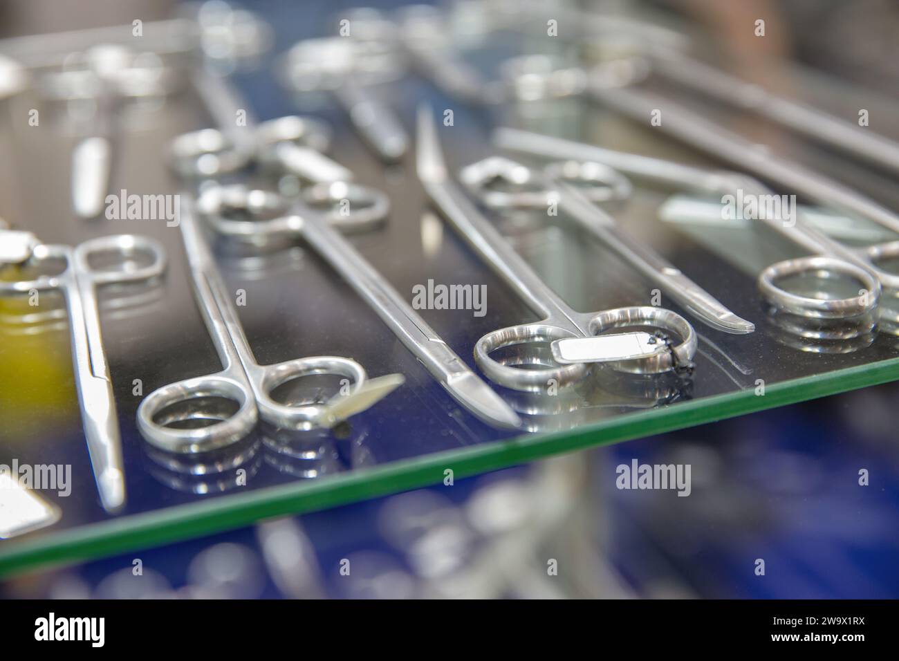 Hospital instruments hi-res stock photography and images - Alamy