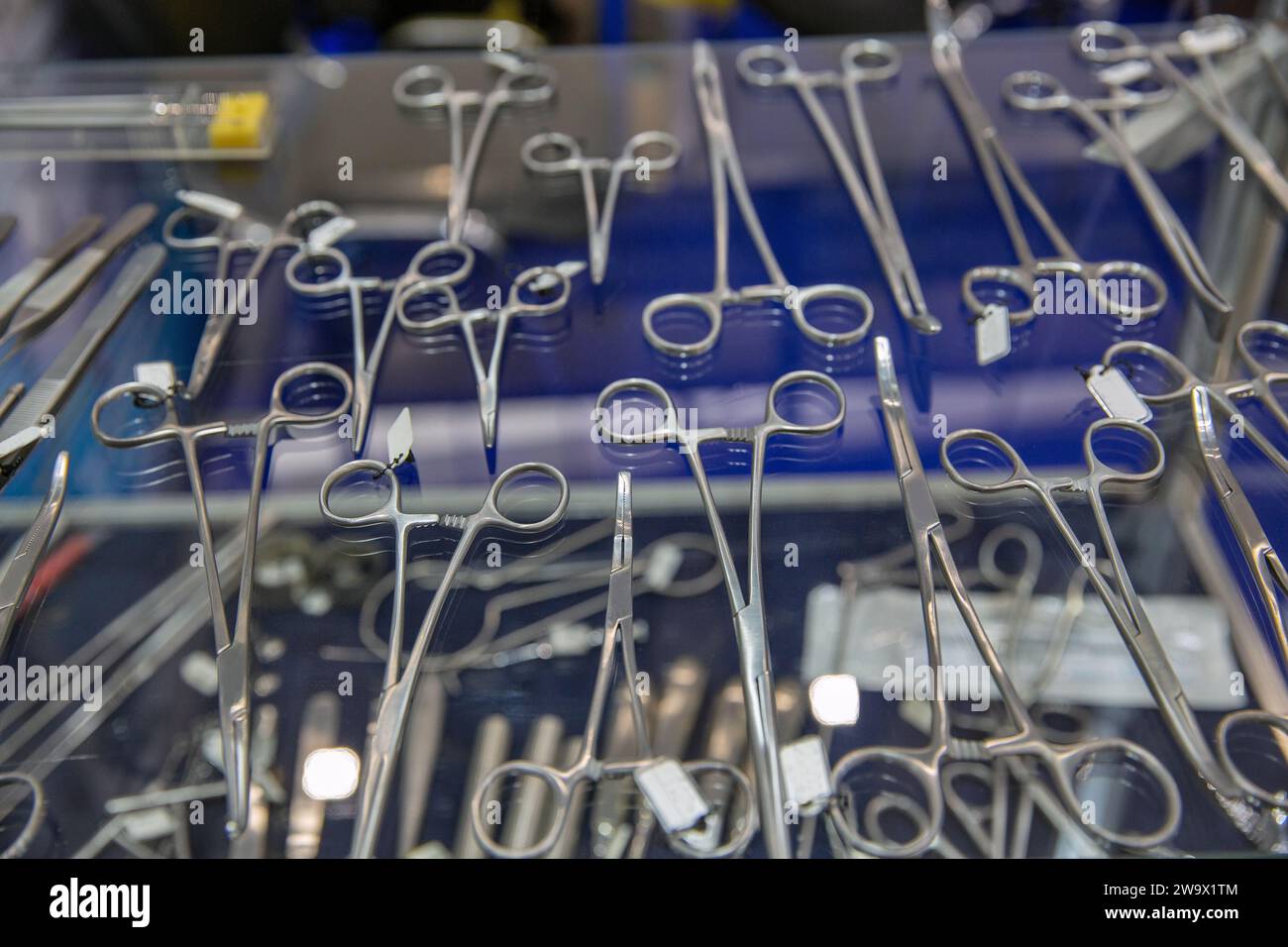 Medical surgical instruments tools hi-res stock photography and images ...