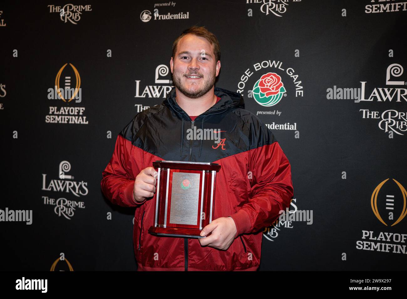 Alabama Crimson Tide offensive lineman Seth McLaughlin with the Scholar ...