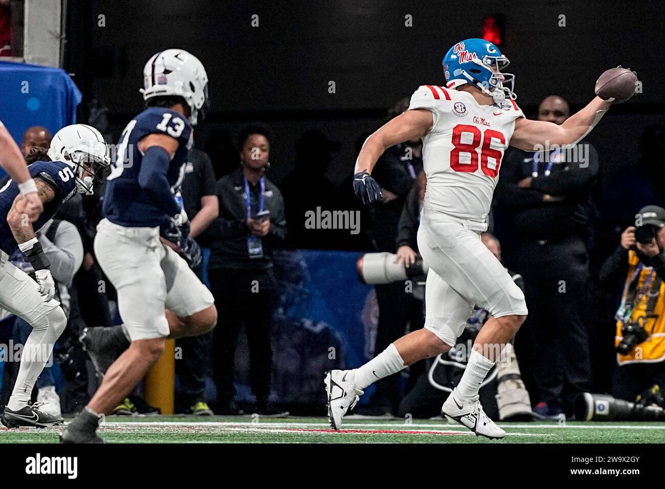 Mississippi tight end Caden Prieskorn (86) makes the catch against Penn ...