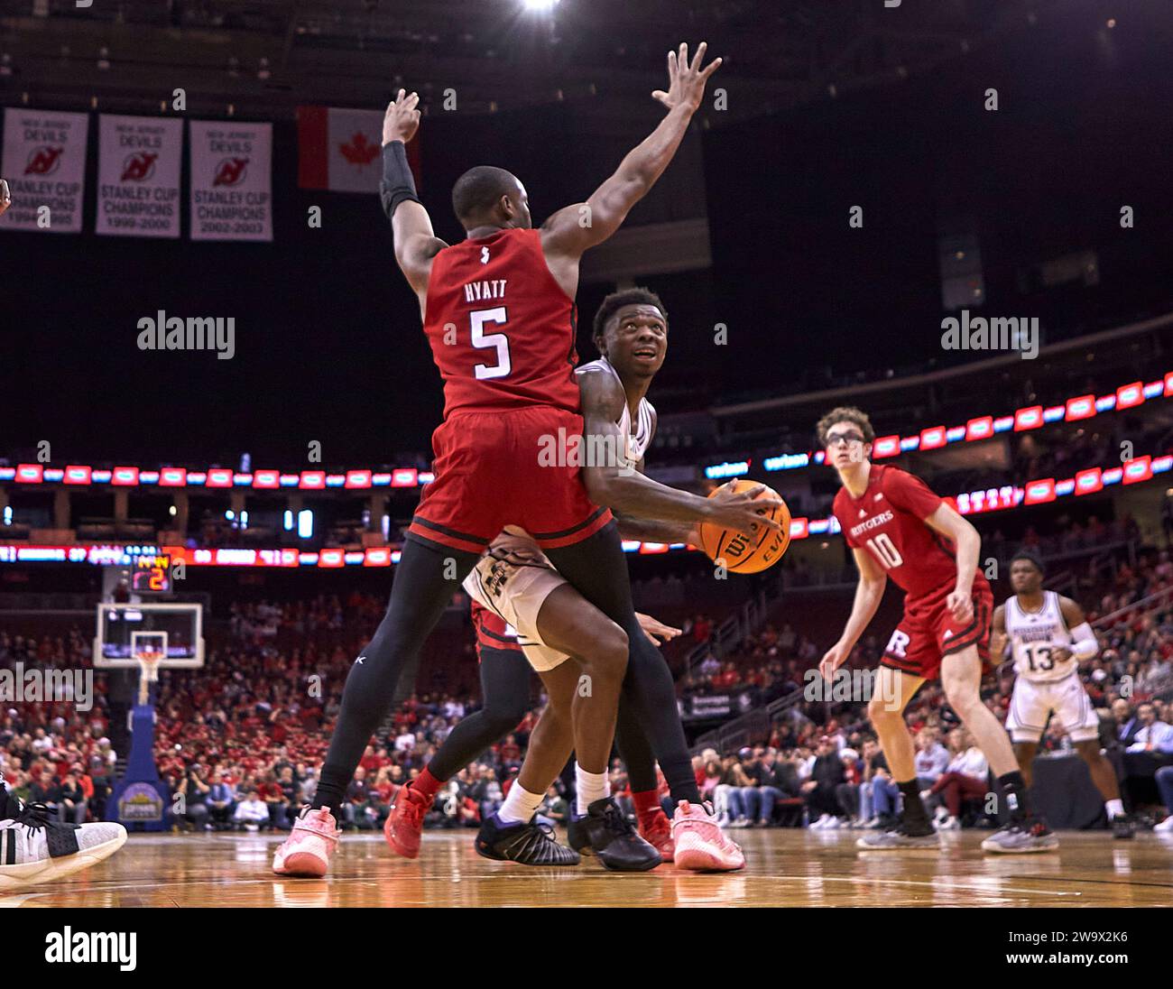 Mississippi State Bulldogs guard Dashawn Davis (10) gets pressroom ...