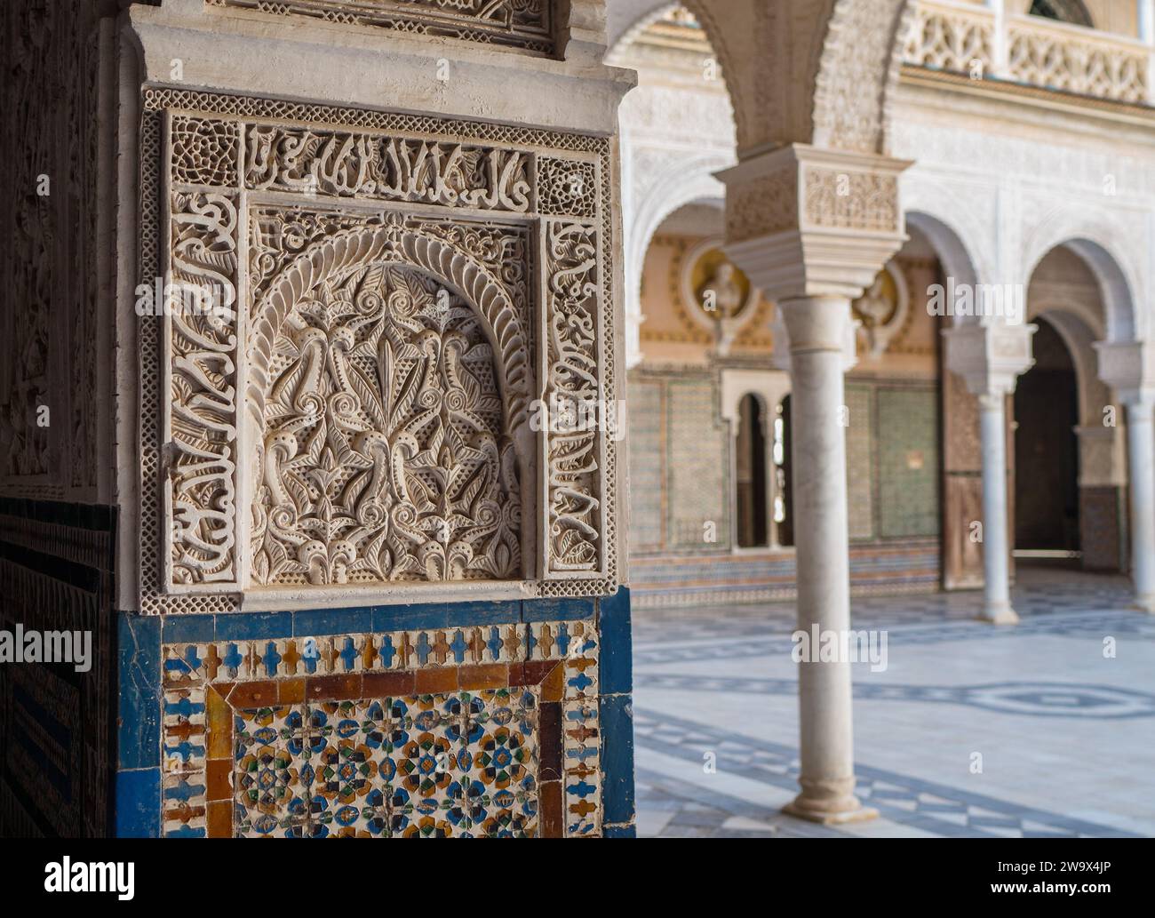 Arches and columns decorated incredible details of stucco yeseria ...
