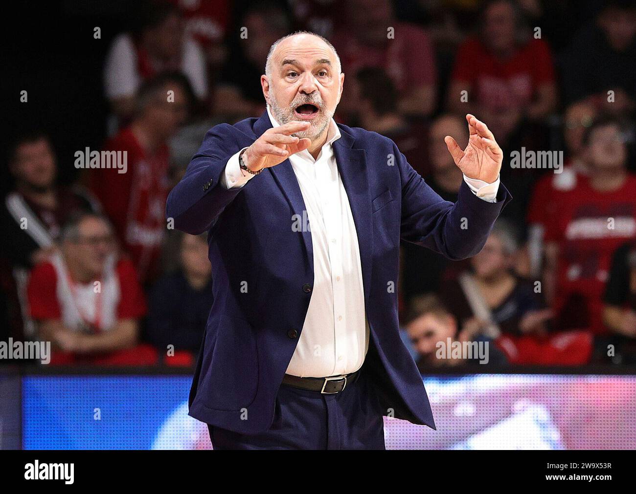 Pablo Laso (Bayern Basketball, Cheftrainer) gestikuliert. GER, FC ...