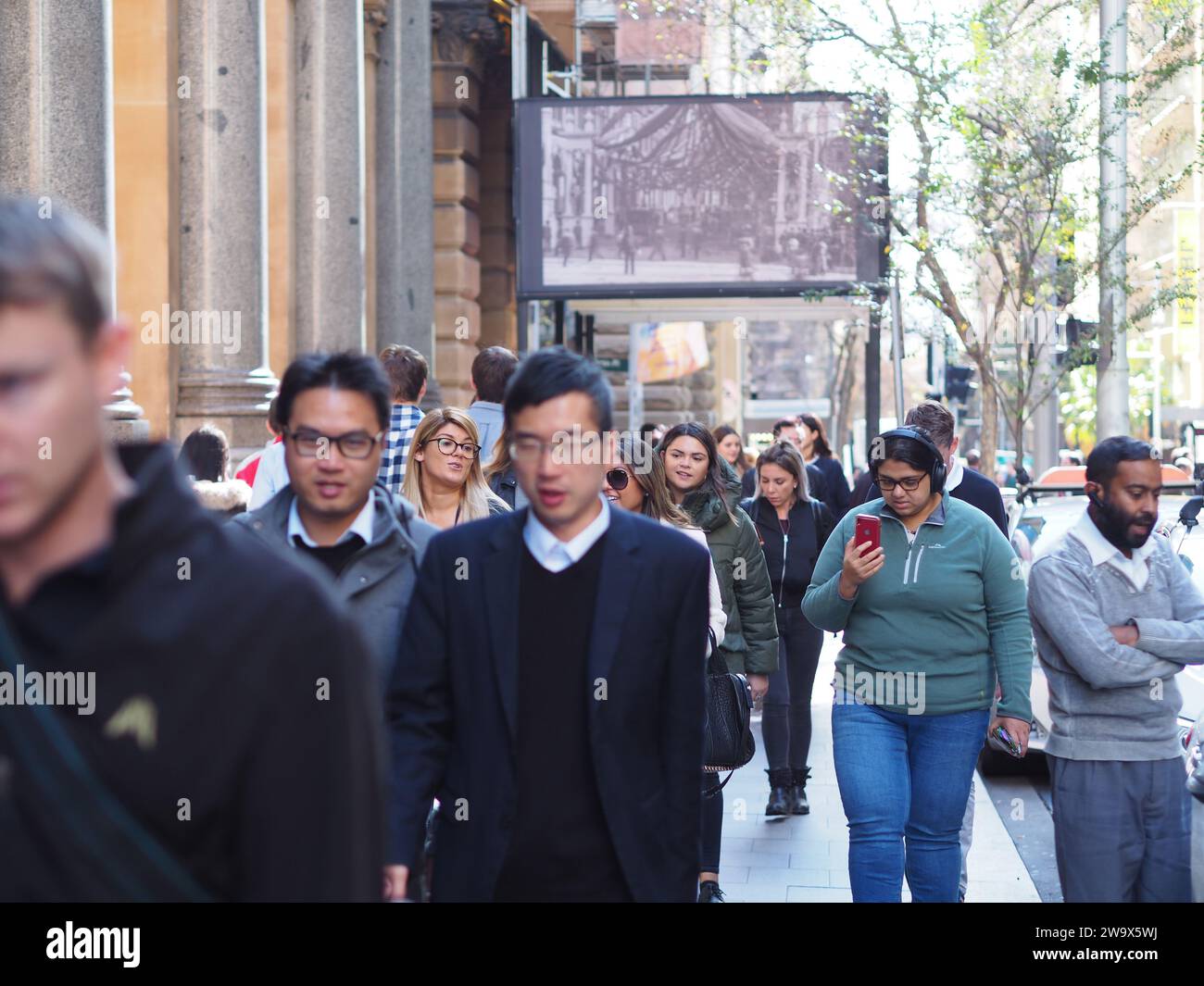 Multicultural people work hi-res stock photography and images - Alamy