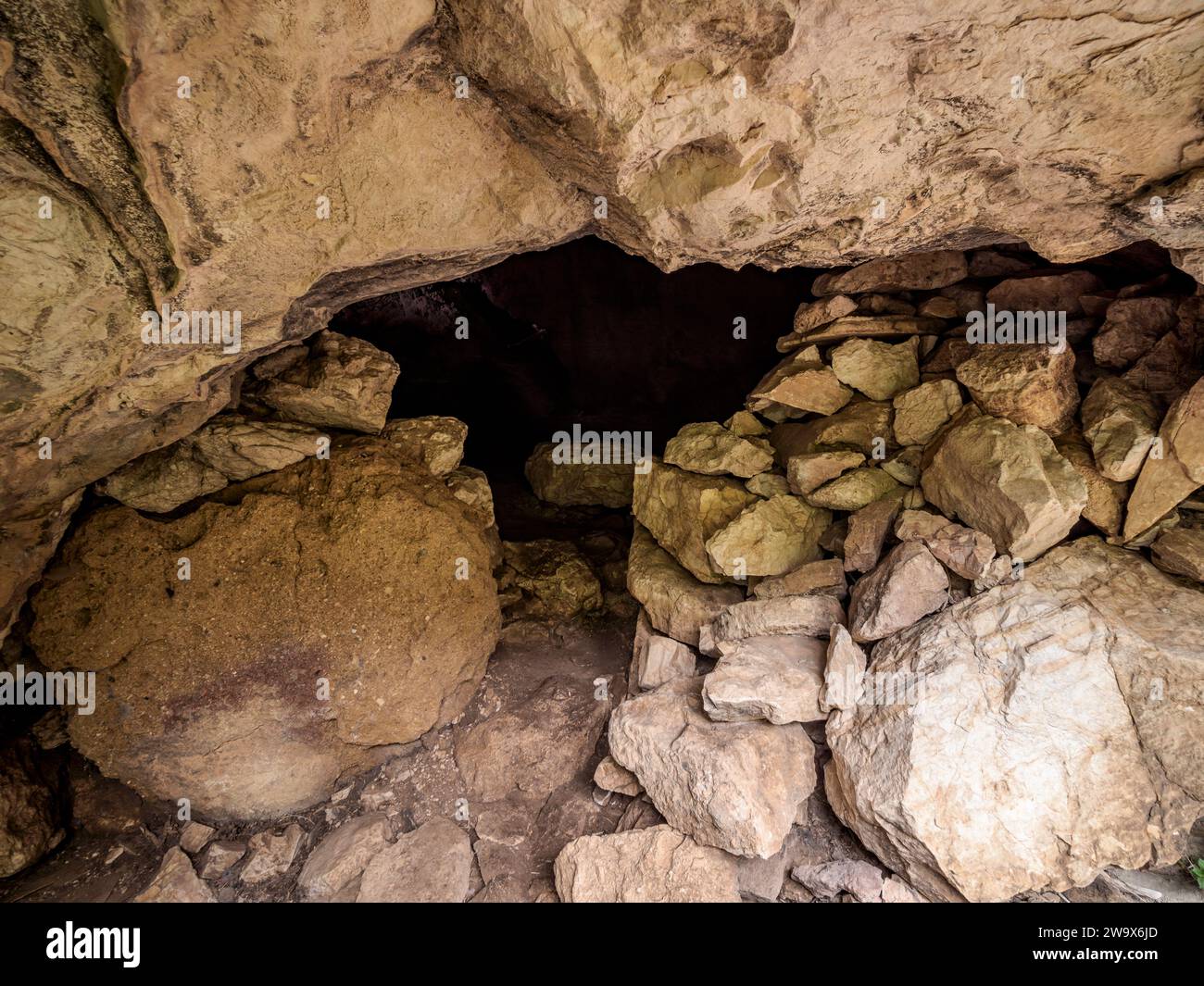 Pythagoras cave samos hi-res stock photography and images - Alamy