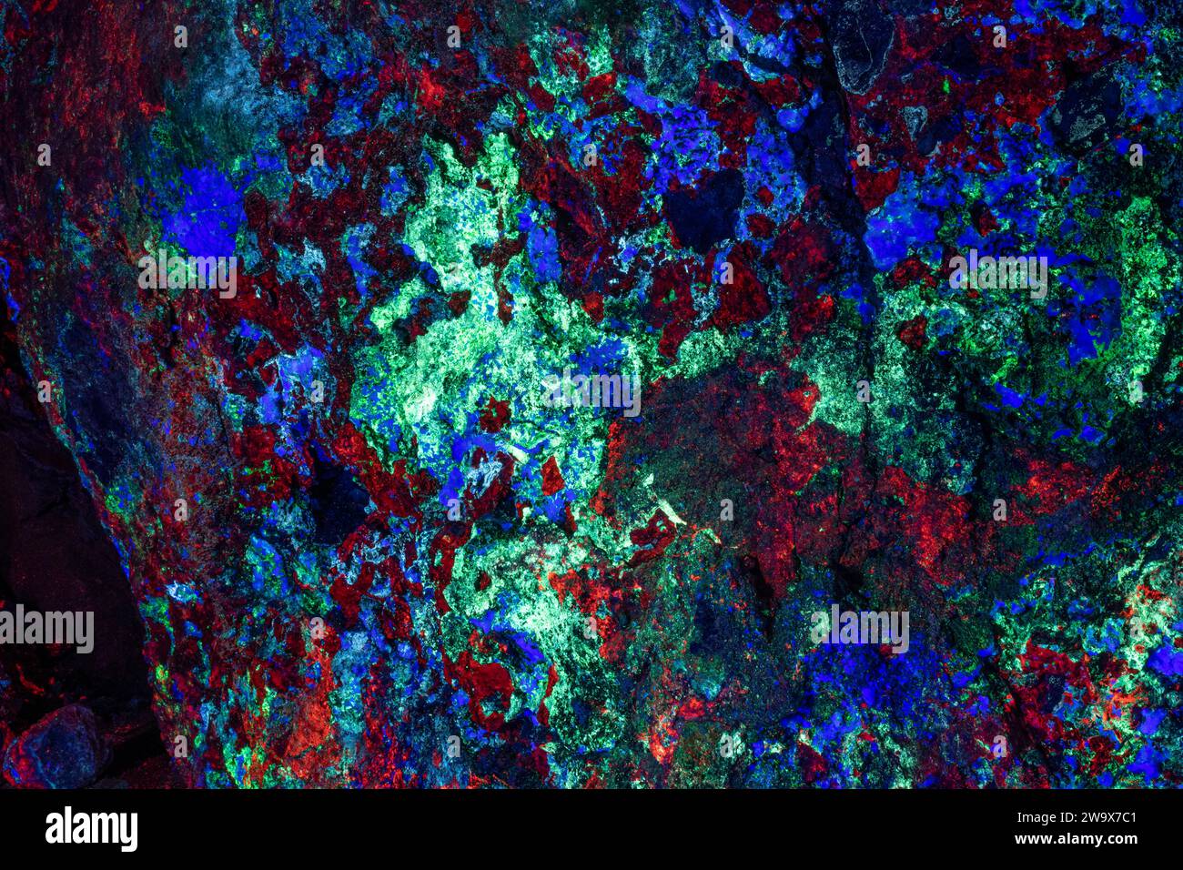 Fluorescent minerals hi-res stock photography and images - Alamy