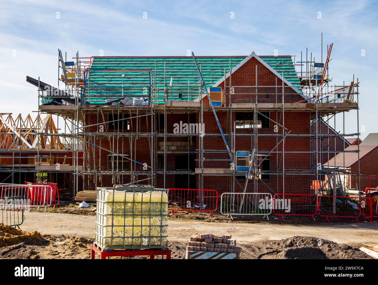 Scaffolding around house hi-res stock photography and images - Alamy