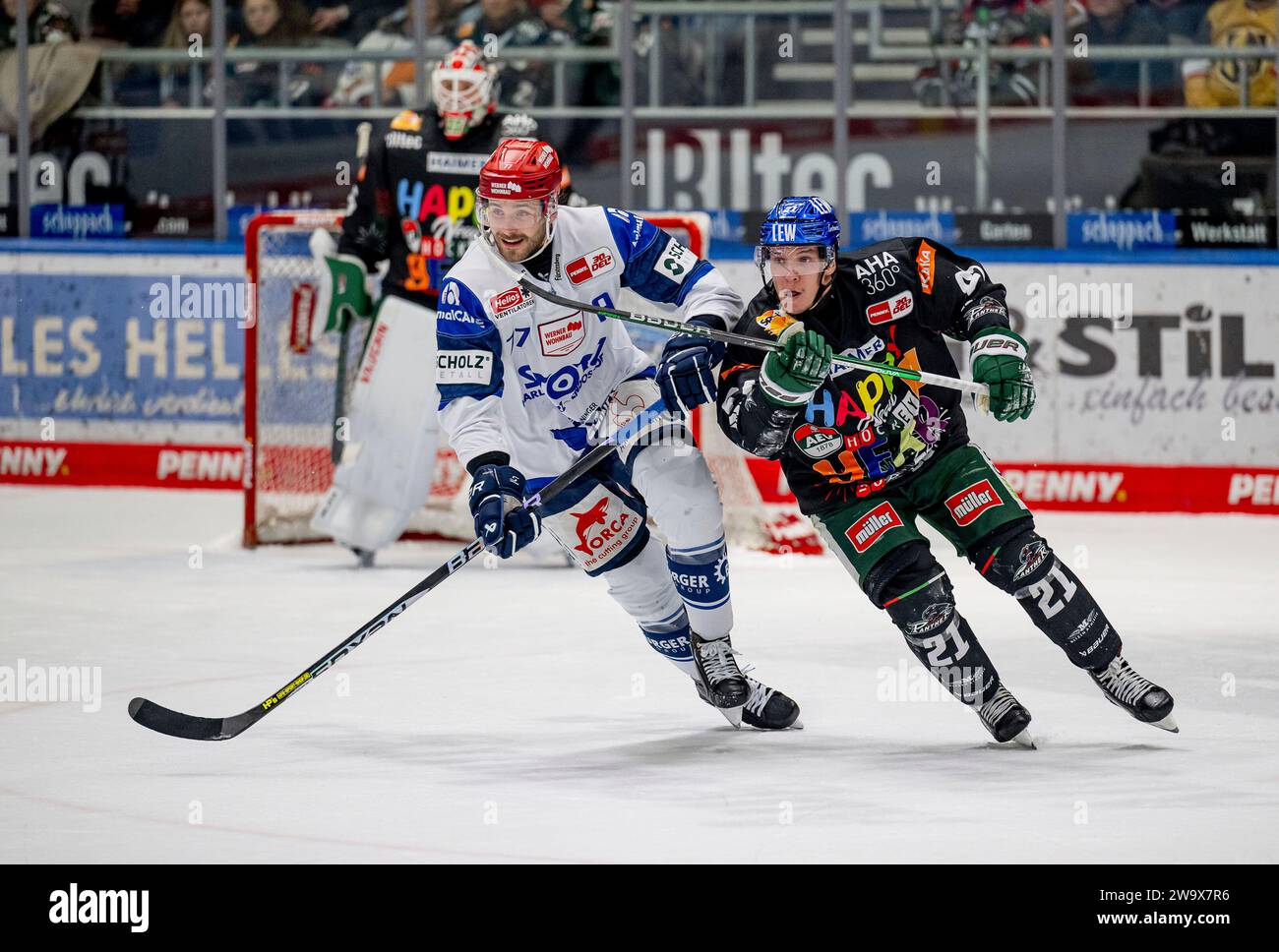 Augsburg, Deutschland. 30th Dec, 2023. Daniel Pfaffengut (Schwenninger ...