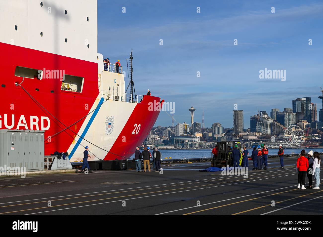 Coast Guard Cutter Healy (WAGB 20), a 420-foot polar icebreaker ...