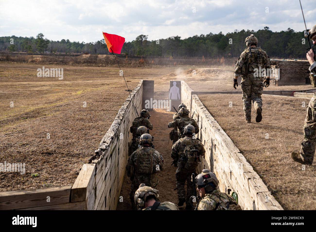 U.S. Soldiers assigned to the 7th Special Forces Group (Airborne ...