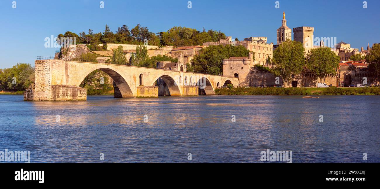Famous medieval Saint Benezet bridge and Palace of the Popes during ...