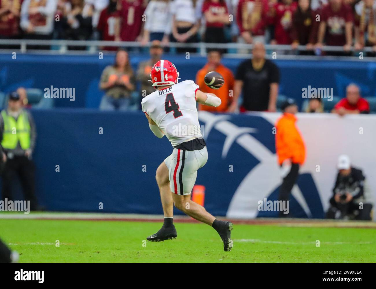 December 30, 2023:.Georgia Bulldogs tight end Oscar Delp (4) makes a ...