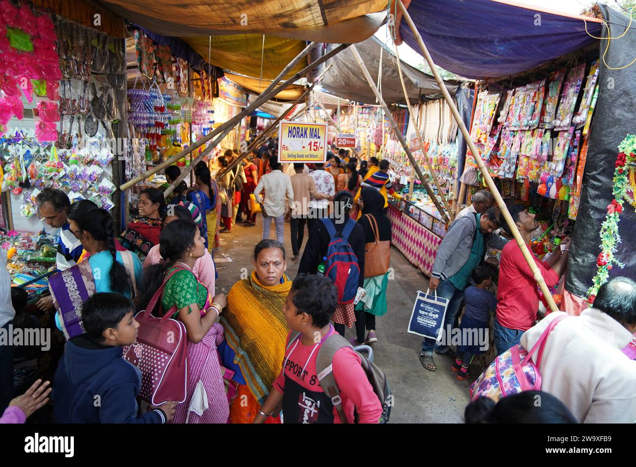 Uluberia, West Bengal, India. 30th Dec, 2023. Along the glimmering Ganges in Uluberia, 40 km ...