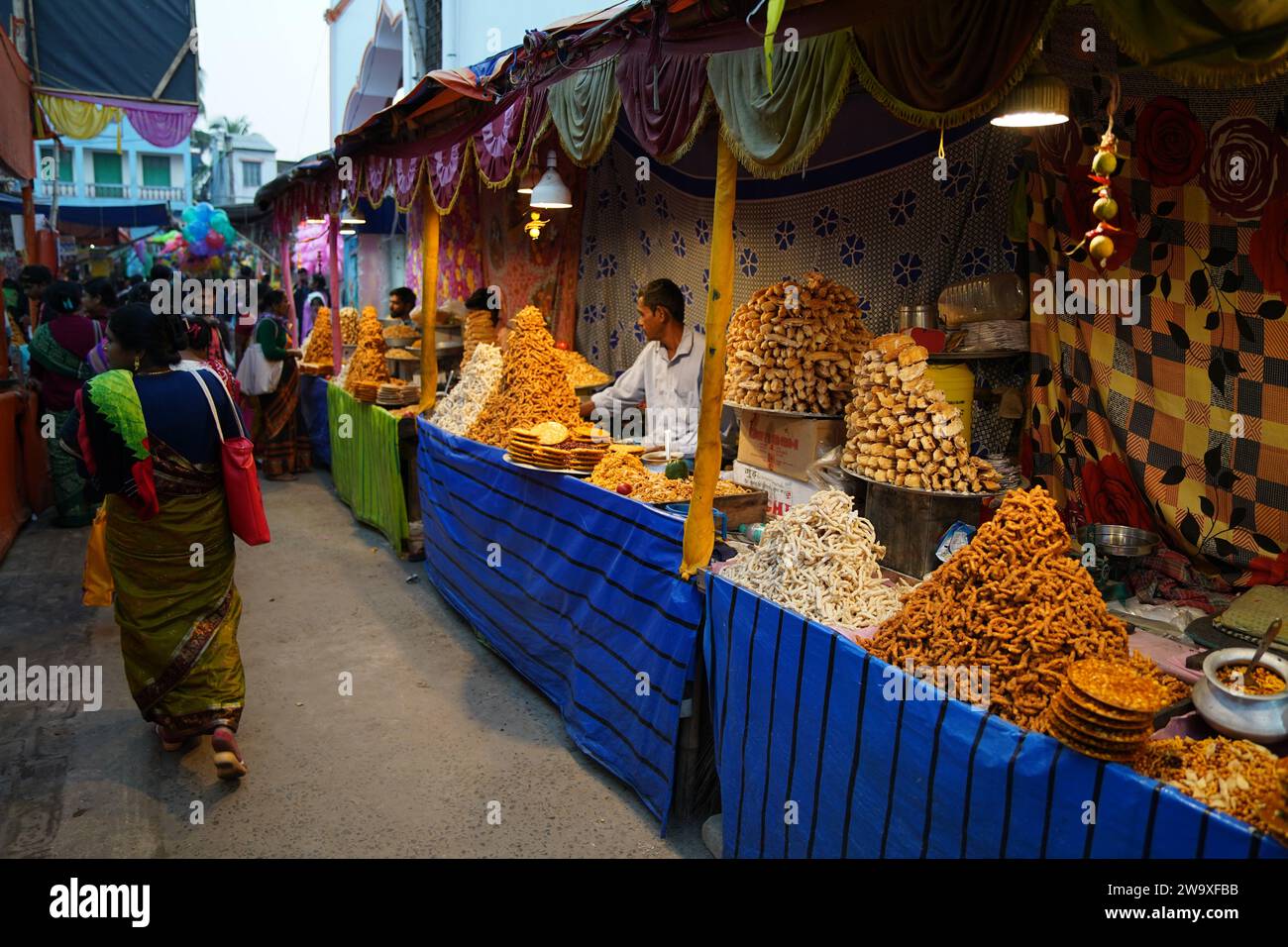 Uluberia, West Bengal, India. 30th Dec, 2023. Along the glimmering ...