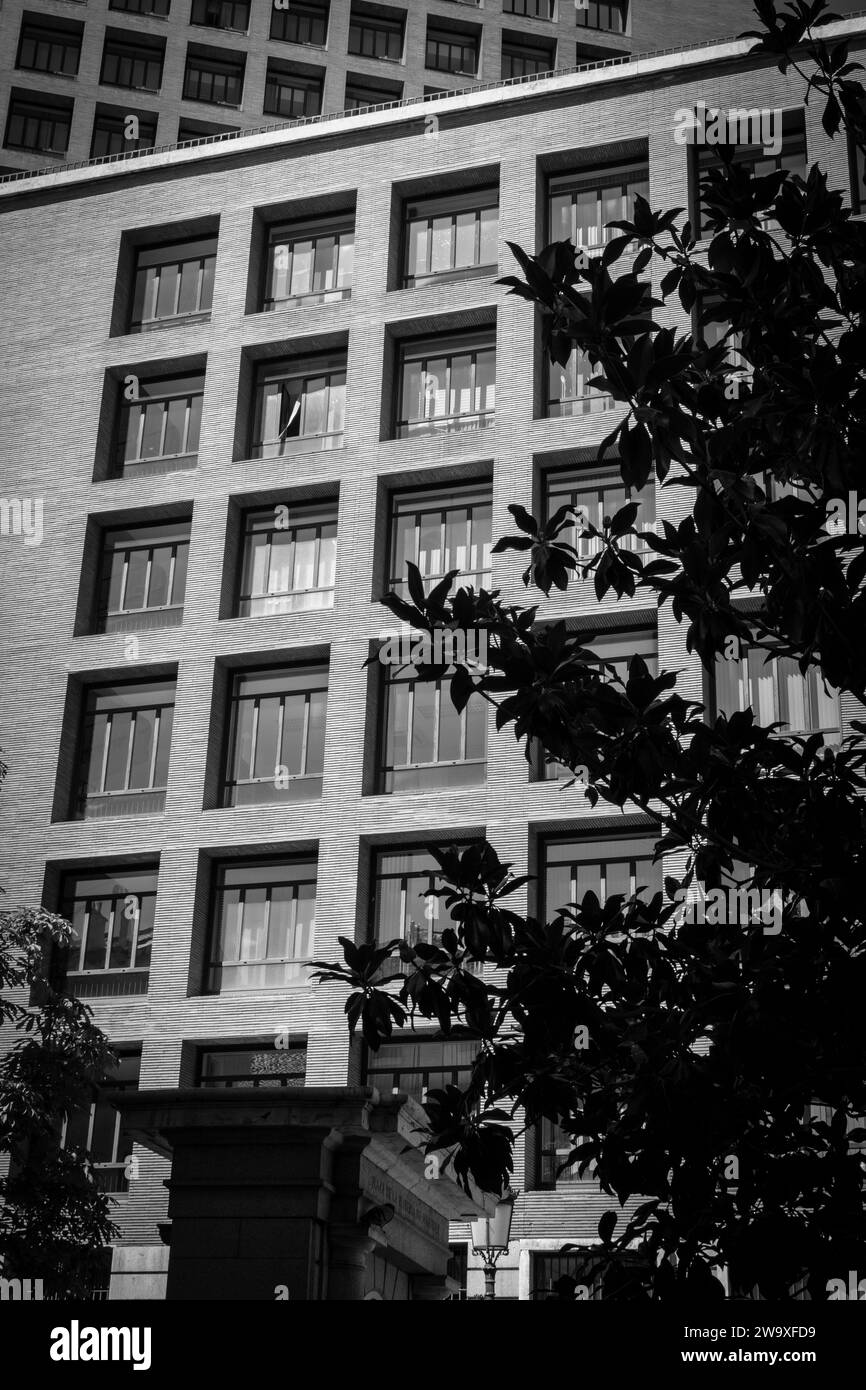 Madrid edificio Black and White Stock Photos & Images - Alamy