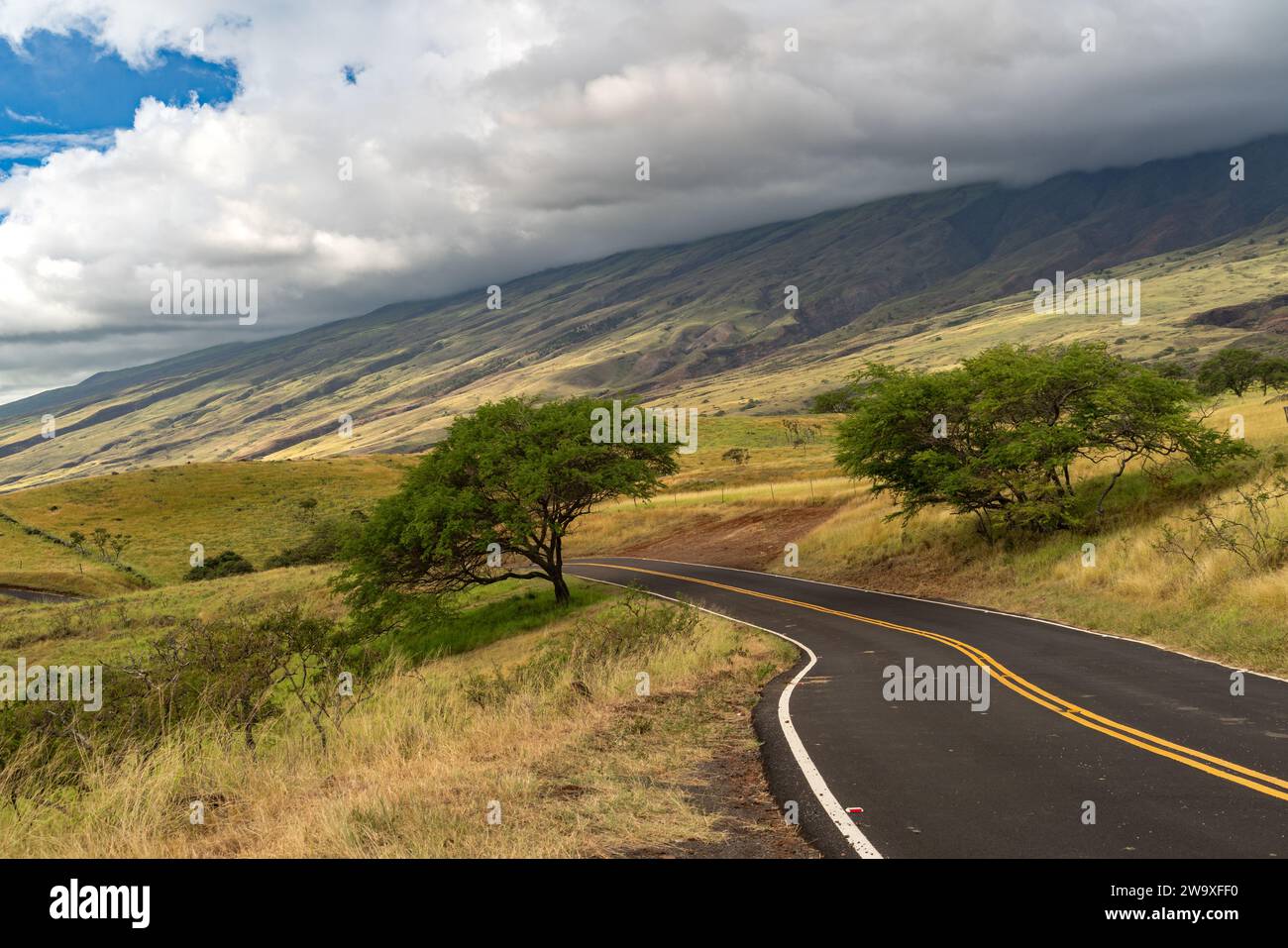 The open road of Piilani Highway offers breathtaking views of the ...