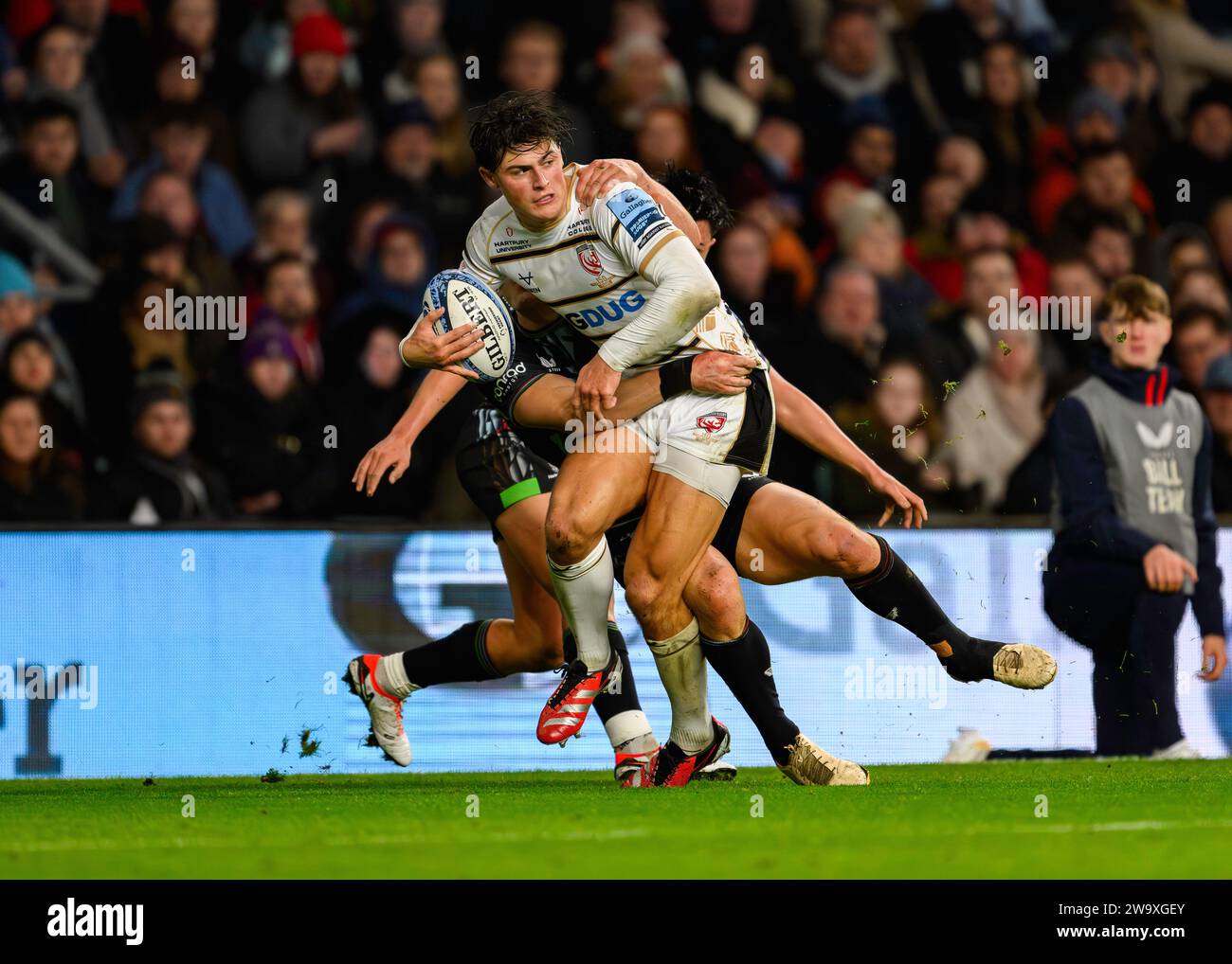 LONDON, UNITED KINGDOM. 30th, Dec 2023. Louis Rees-Zammit of Gloucester ...
