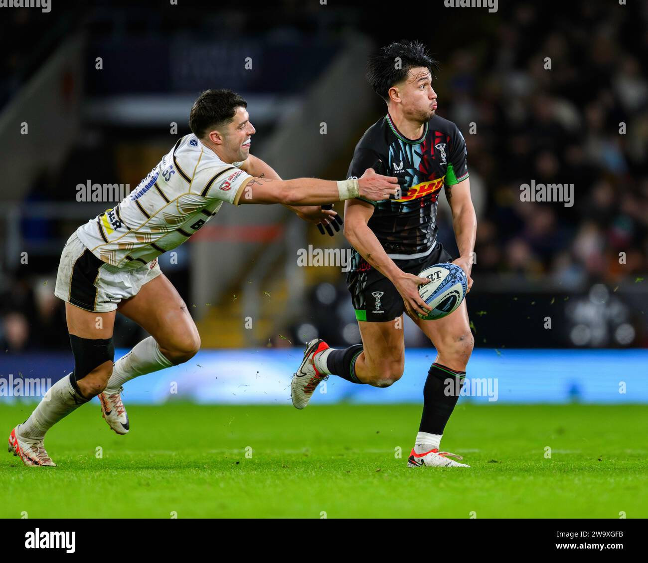 LONDON, UNITED KINGDOM. 30th, Dec 2023. Marcus Smith of Harlequins ...