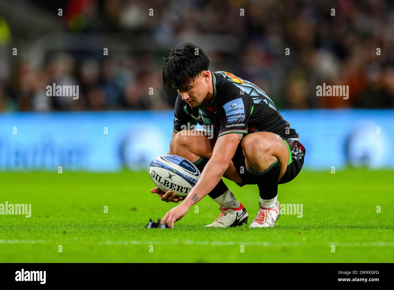 LONDON, UNITED KINGDOM. 30th, Dec 2023. Marcus Smith of Harlequins ...