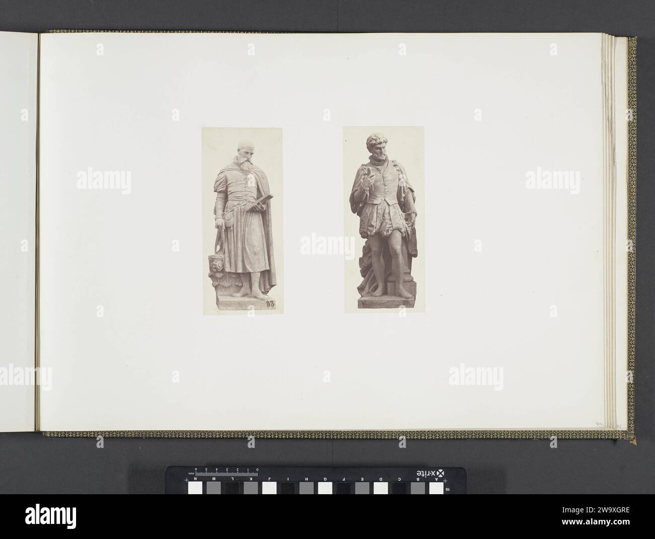 Plot models for sculptures on the Palais du Louvre: left "lescot" by ...