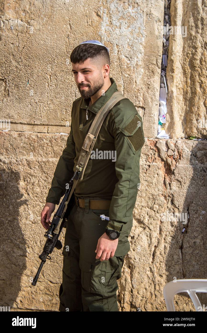 An IDF soldier prays at the Western Wall in Jerusalem. Soldiers ...
