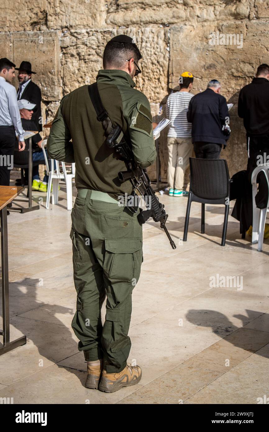 Idf soldiers western wall hi-res stock photography and images - Alamy
