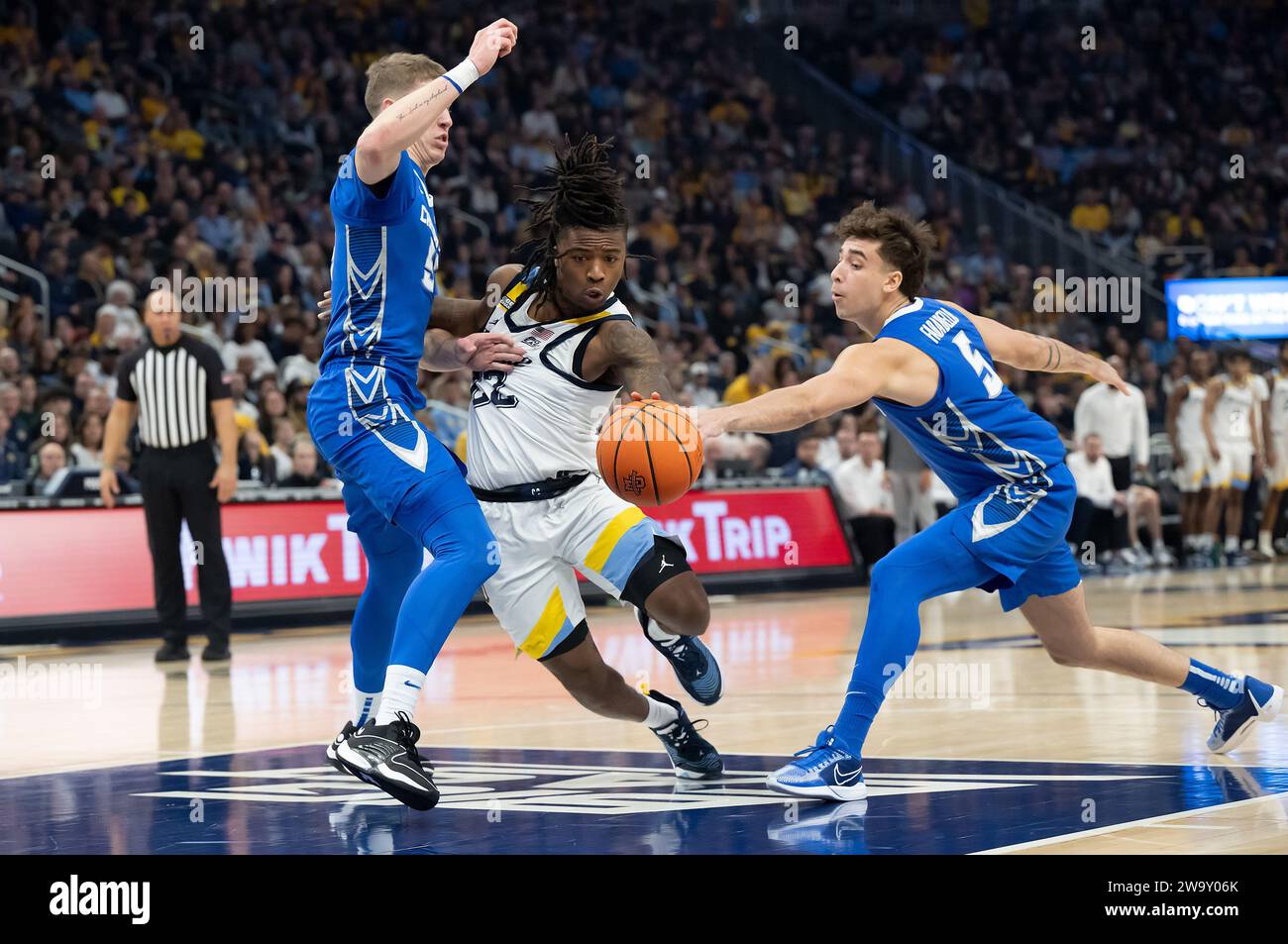 Milwaukee, WI, USA. 30th Dec, 2023. Marquette Golden Eagles guard Sean ...