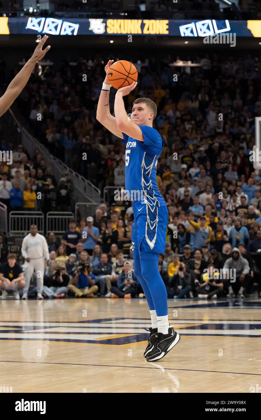 Milwaukee, WI, USA. 30th Dec, 2023. Creighton Bluejays guard Baylor ...