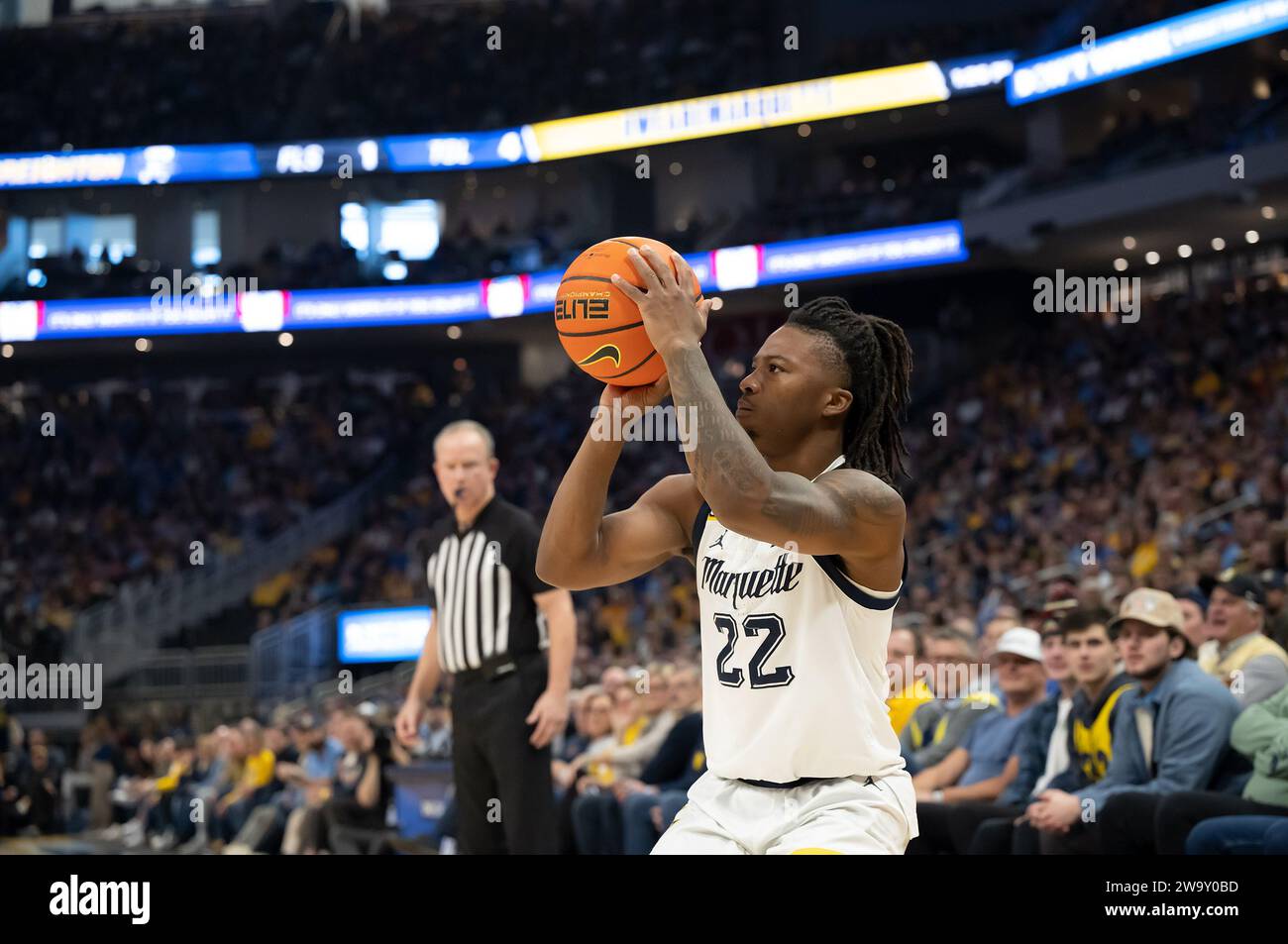 Milwaukee, WI, USA. 30th Dec, 2023. Marquette Golden Eagles guard Sean ...