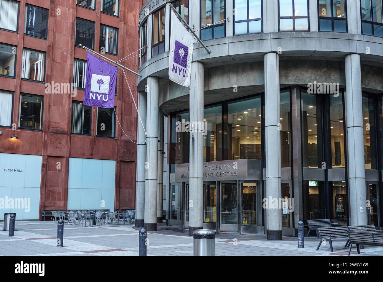 General view of the business school of New York University. New York ...