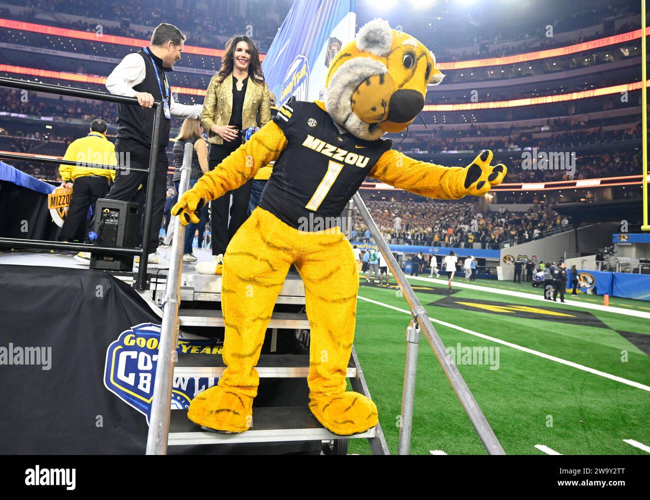 Ohio state buckeyes mascot images hi-res stock photography and images ...