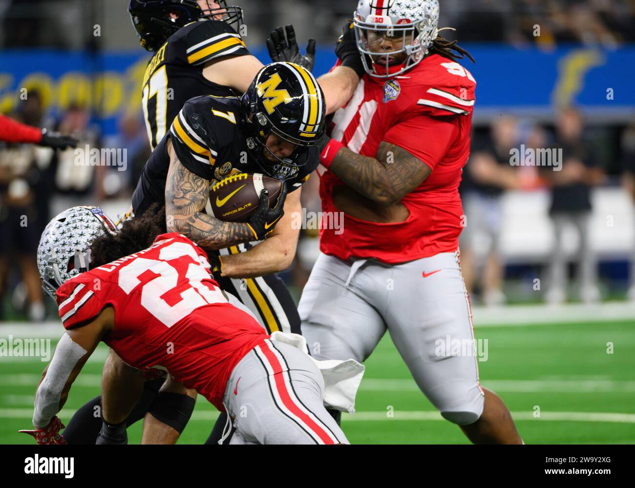 Arlington, Texas, USA. 29th Dec, 2023. Ohio State Buckeyes linebacker ...