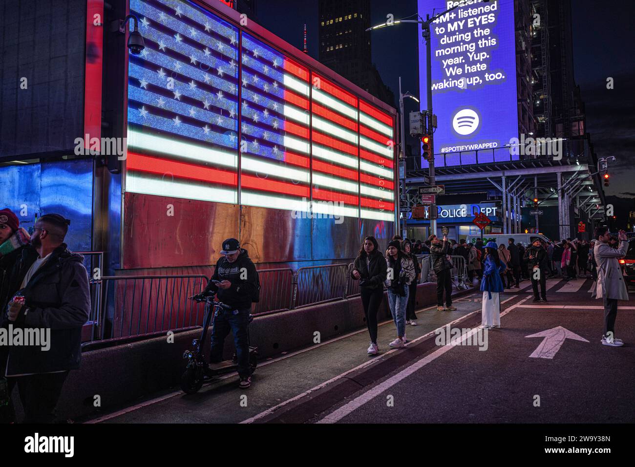 Nyc times square buses hi-res stock photography and images - Alamy
