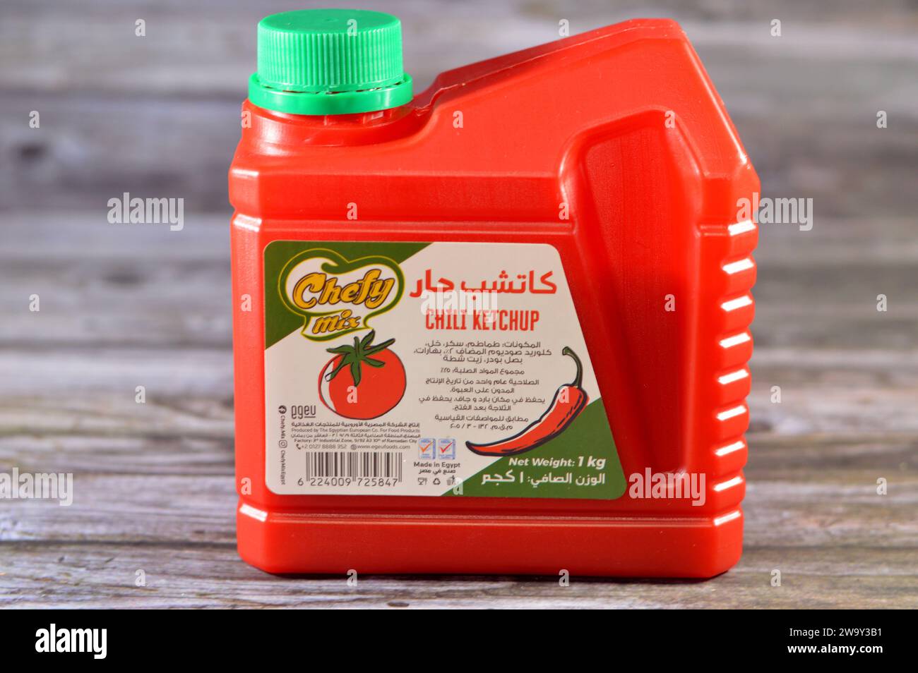Chilli sauce splash hi-res stock photography and images - Alamy
