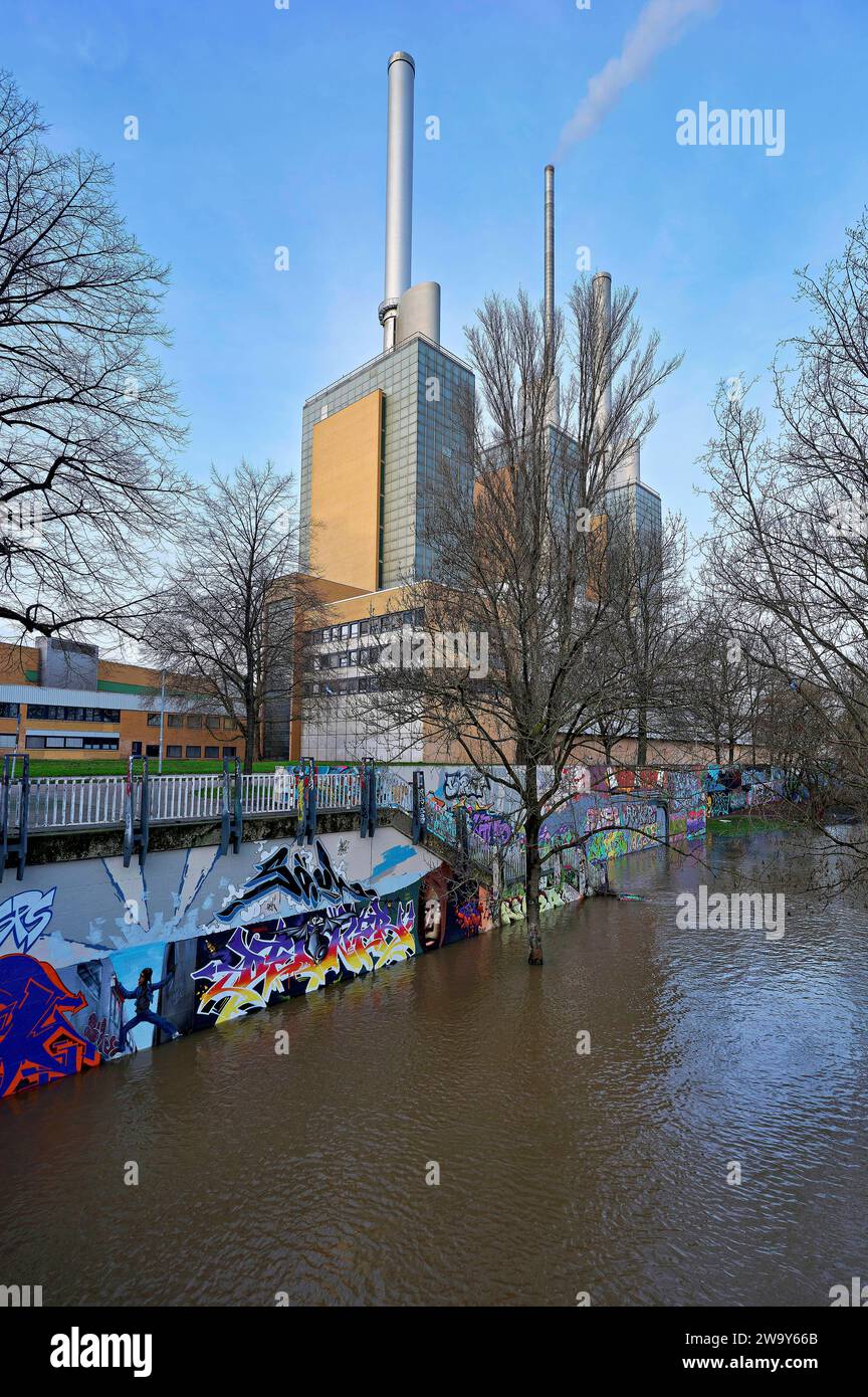 Hochwasser und Überschwemmungen der Ihme in Hannover nach tagelangen starken Regenfällen. Im ...