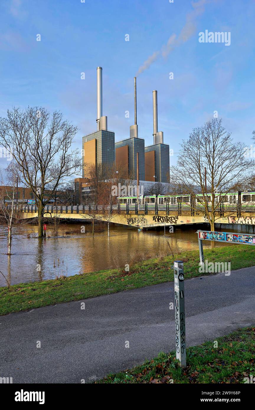 Hochwasser und Überschwemmungen der Ihme in Hannover nach tagelangen starken Regenfällen. Im ...