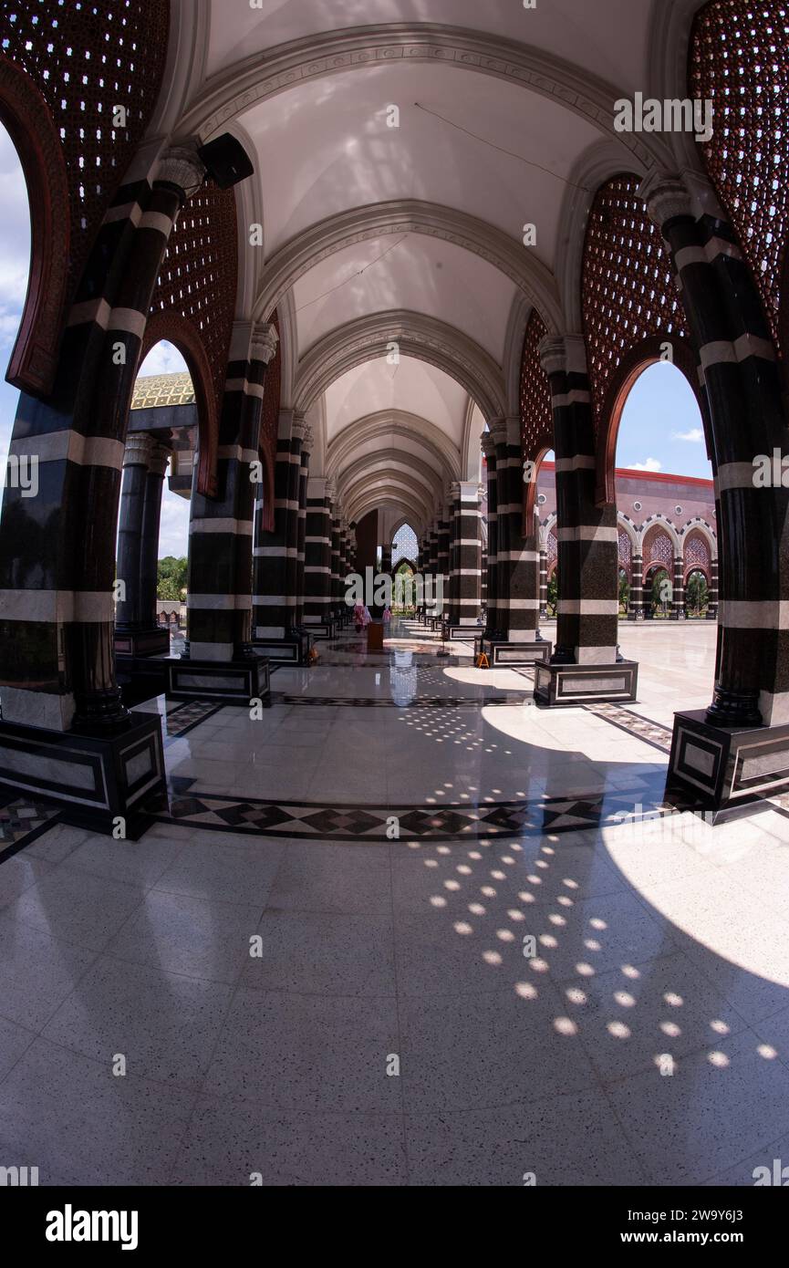 Cloisters mosque hi-res stock photography and images - Alamy